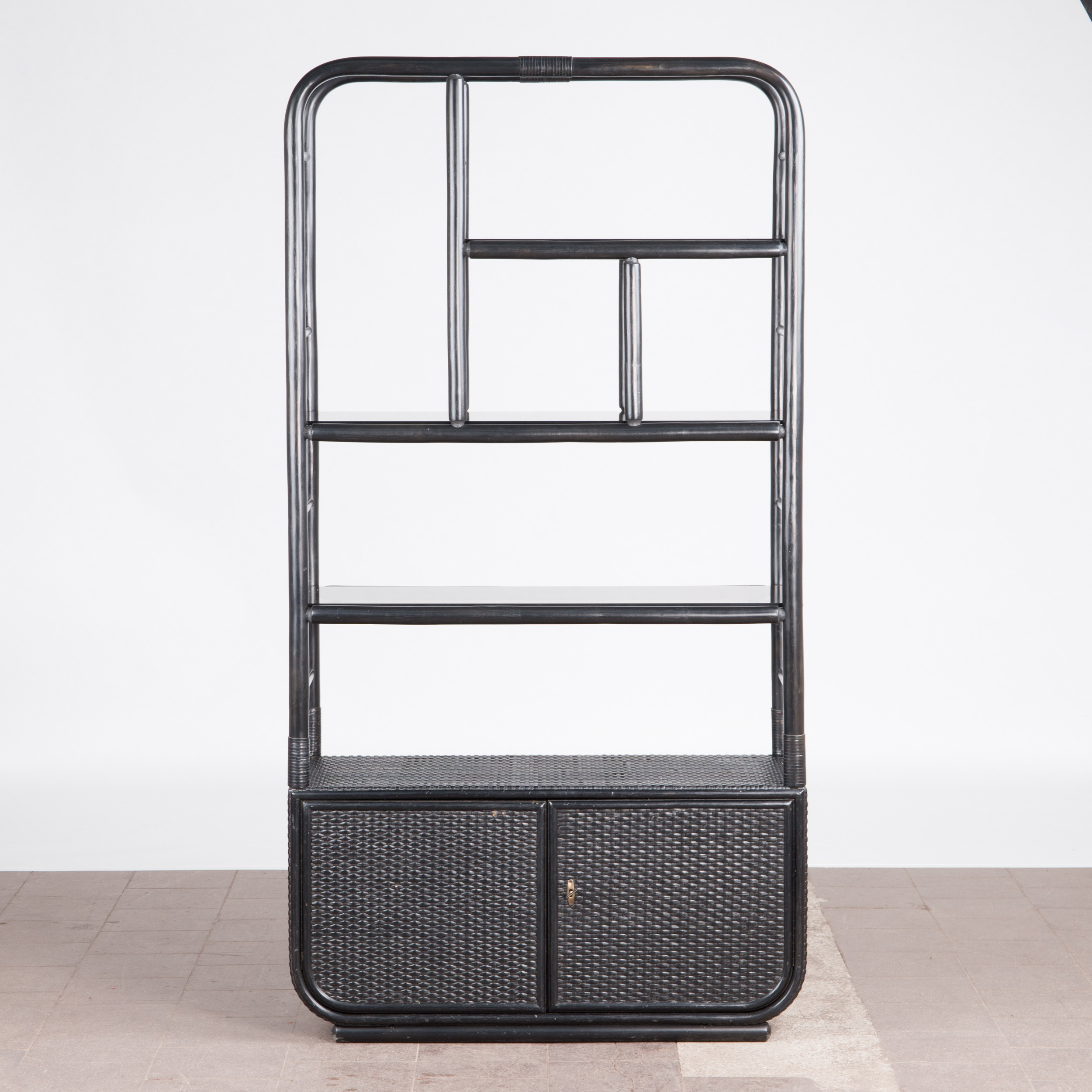 Freistehendes Regal, Holz, Rauchglas, Italien, 1980er Jahre. Möbel ...