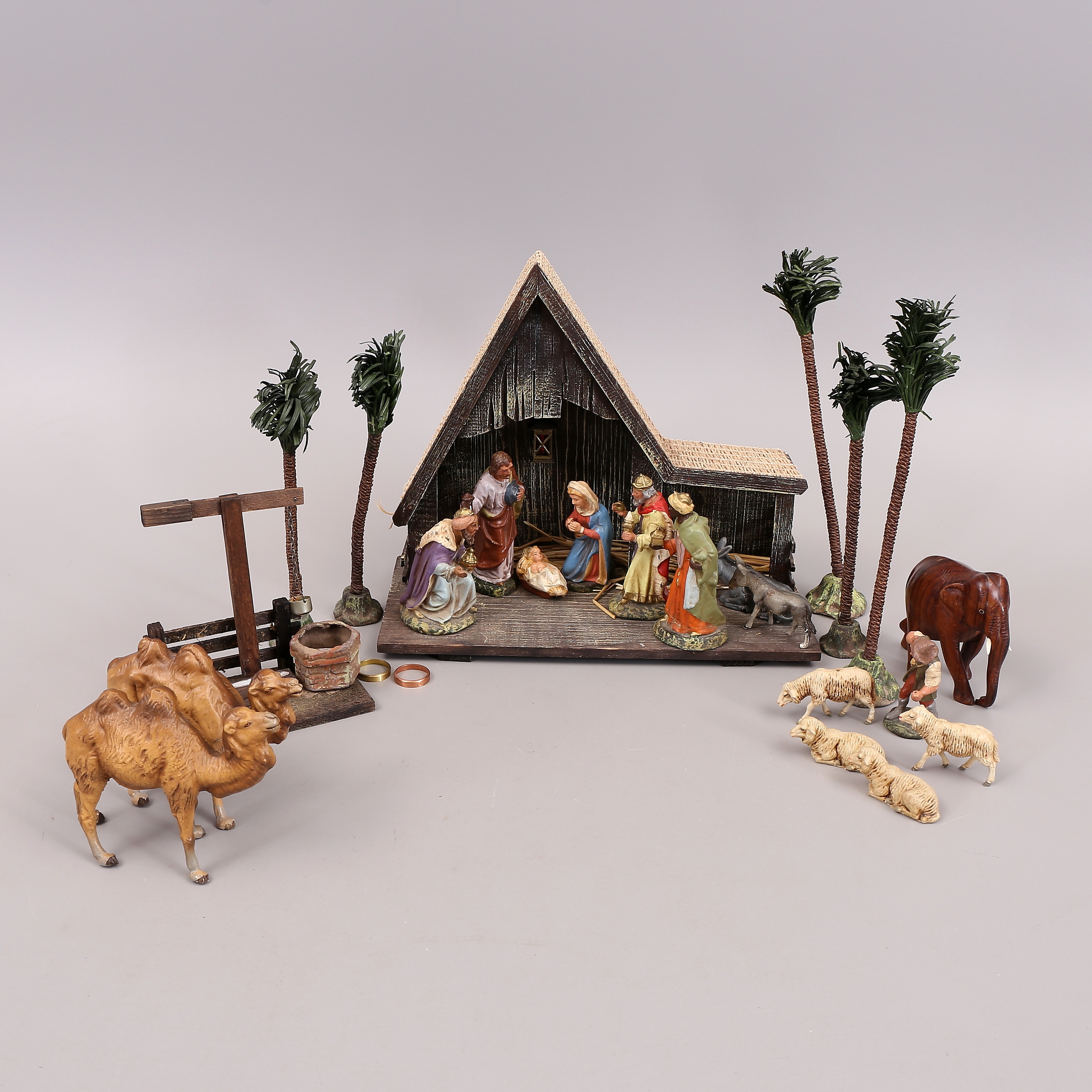 JULKRUBBA med figurer och djur. Övrigt - Övrigt - Auctionet