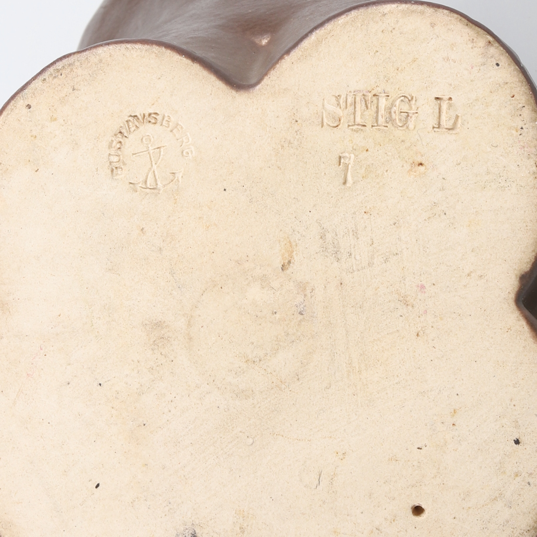 1913550. STIG LINDBERG, hahmo, karhu, kivitavara, Gustavsberg. kuvat ...