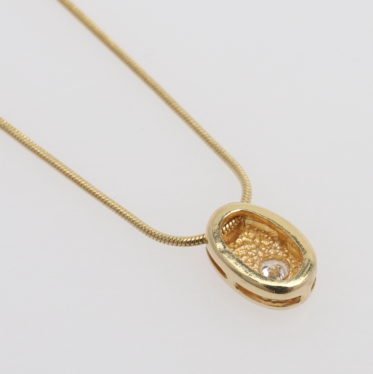 1916000. RIIPUS TIMANTILLA JA KETJULLA. kuvat - Auctionet