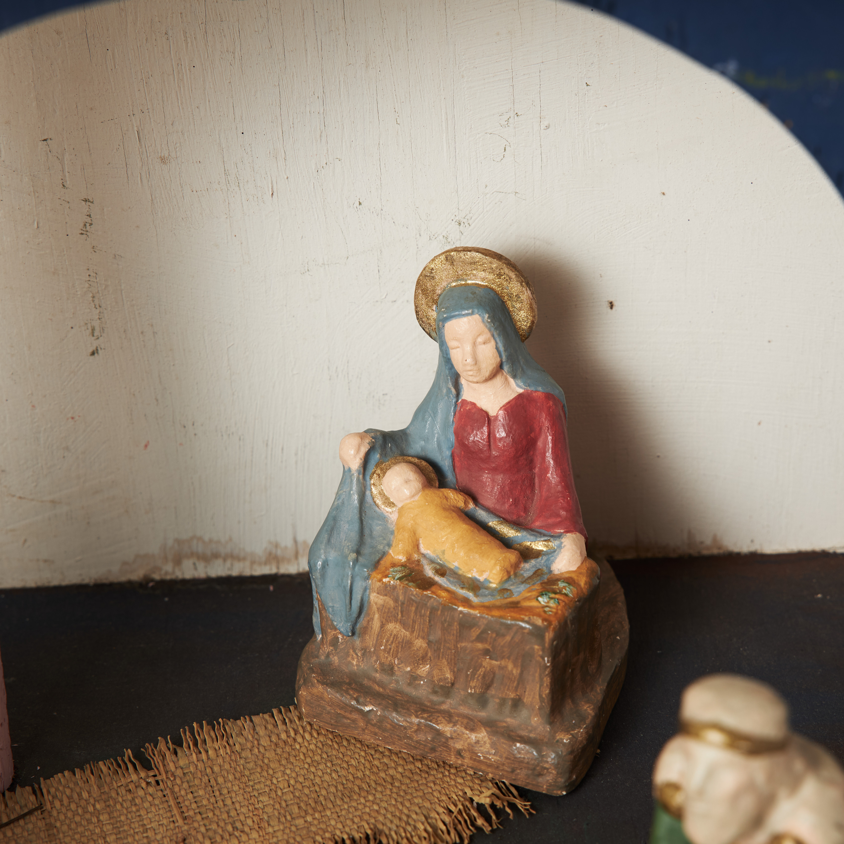 Bilder för 1916136. LENA BÖRJESON (1879-1976): Figurer, 8 st., bemålat ...