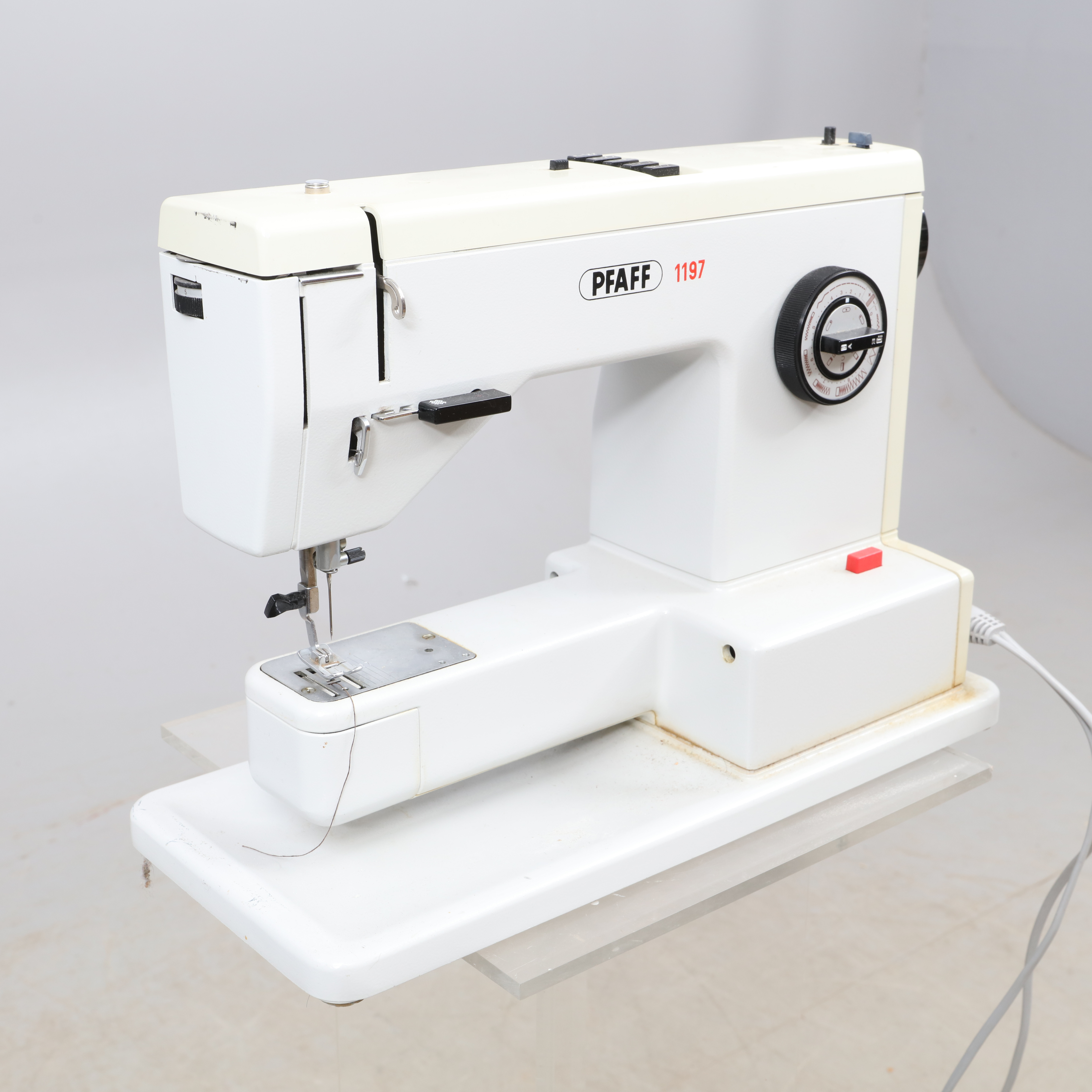 Bilder för 1922206. SYMASKIN, Pfaff 1197, Tyskland. 1900-talets mitt ...