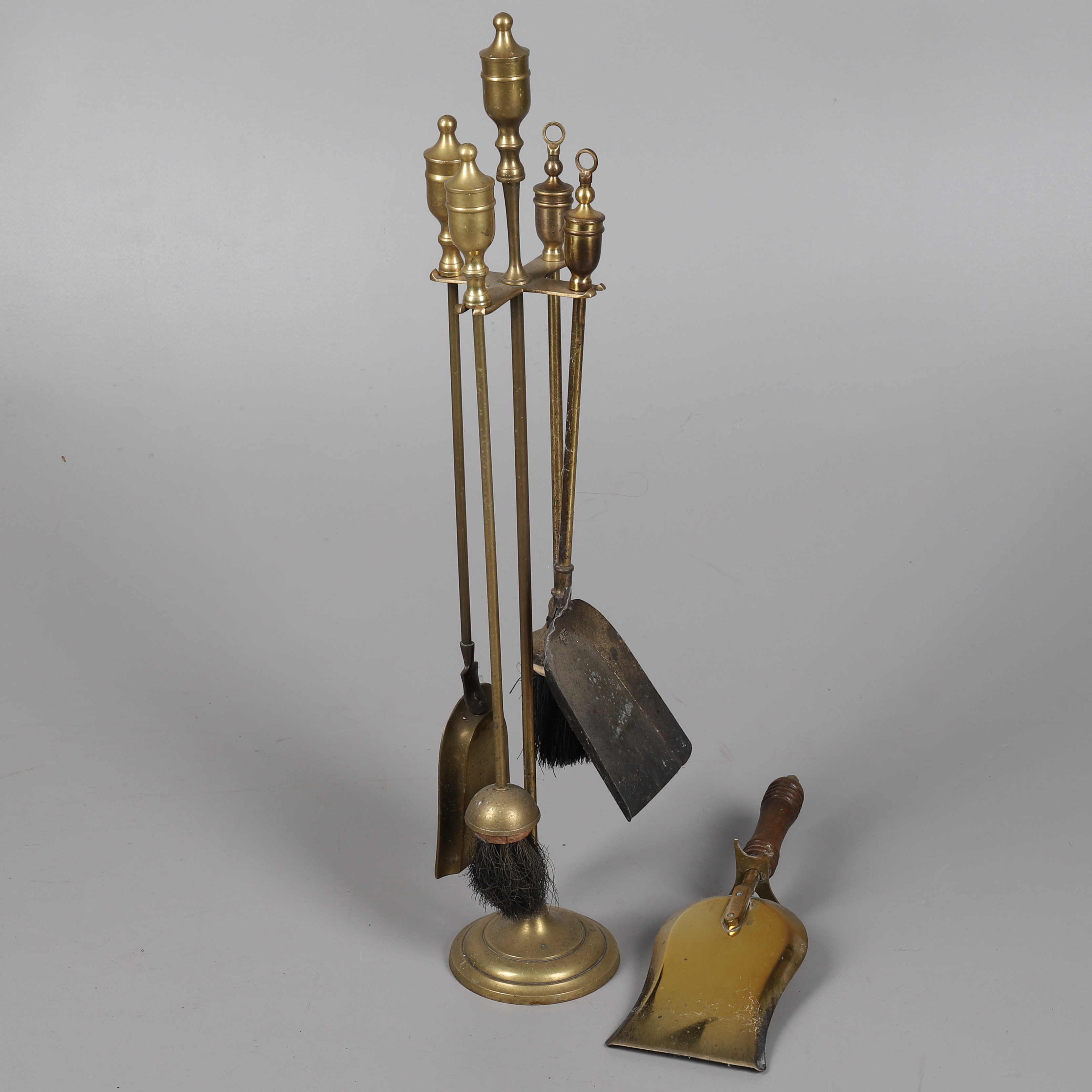 Images for 1933556. A MATCHED FIRESIDE COMPANION SET, AND A COAL SHOVEL ...