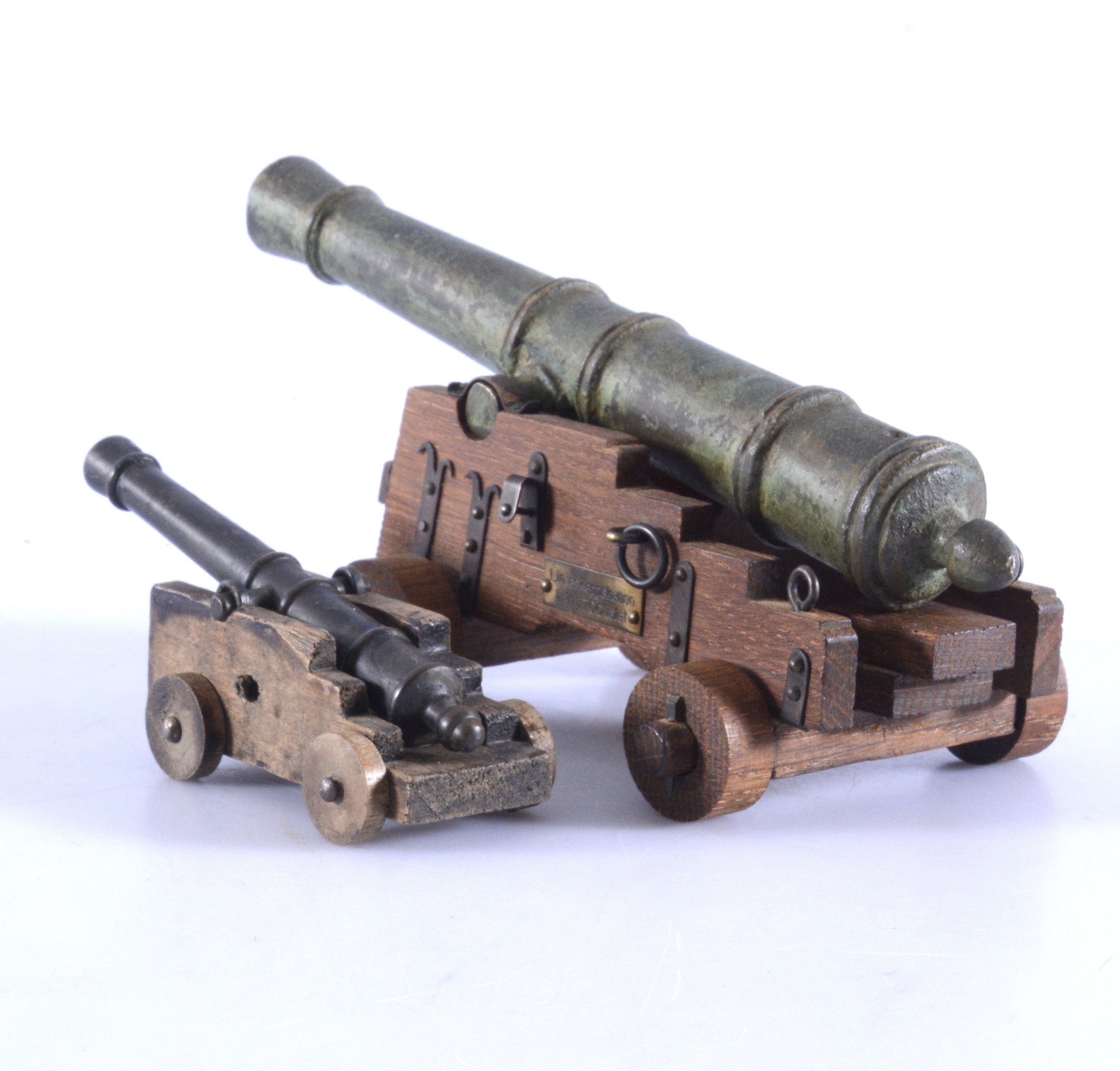 Images for 1942195. MINIATURE CANNONS, 2 pieces, brass/wood. - Auctionet