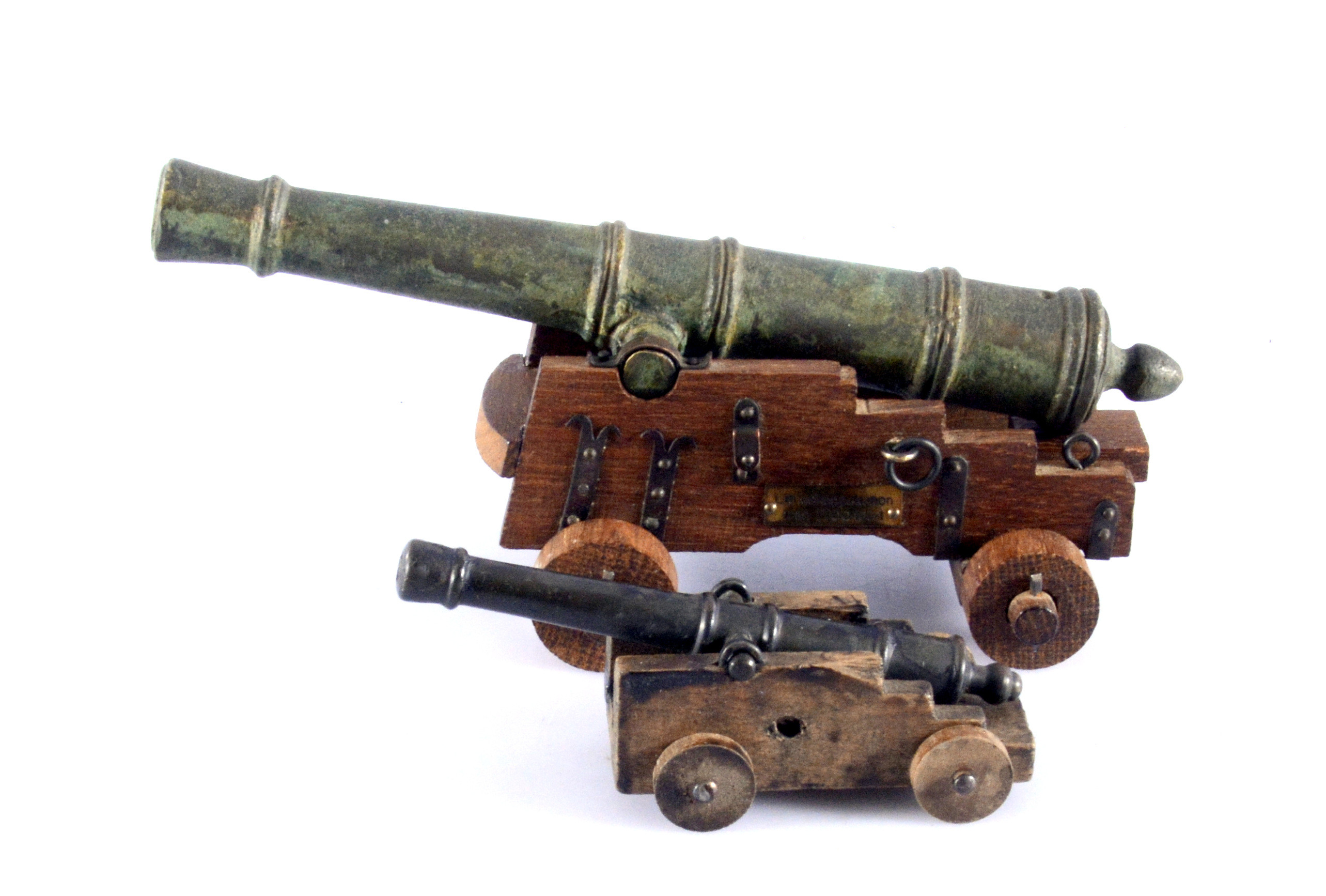 Images for 1942195. MINIATURE CANNONS, 2 pieces, brass/wood. - Auctionet