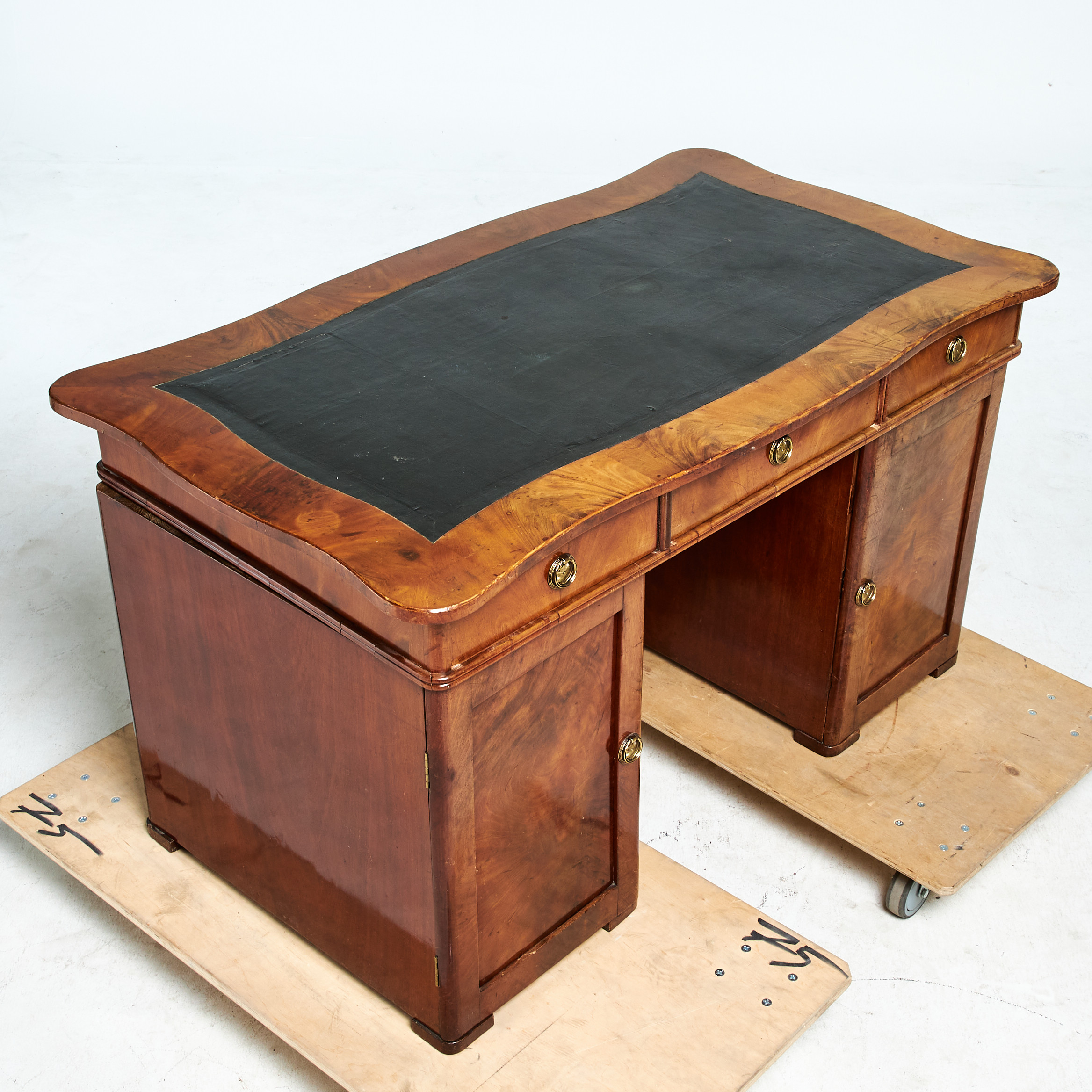 Bilder för 1943975. SKRIVBORD, proveniens C.V.A Strandberg, 1800-talets ...