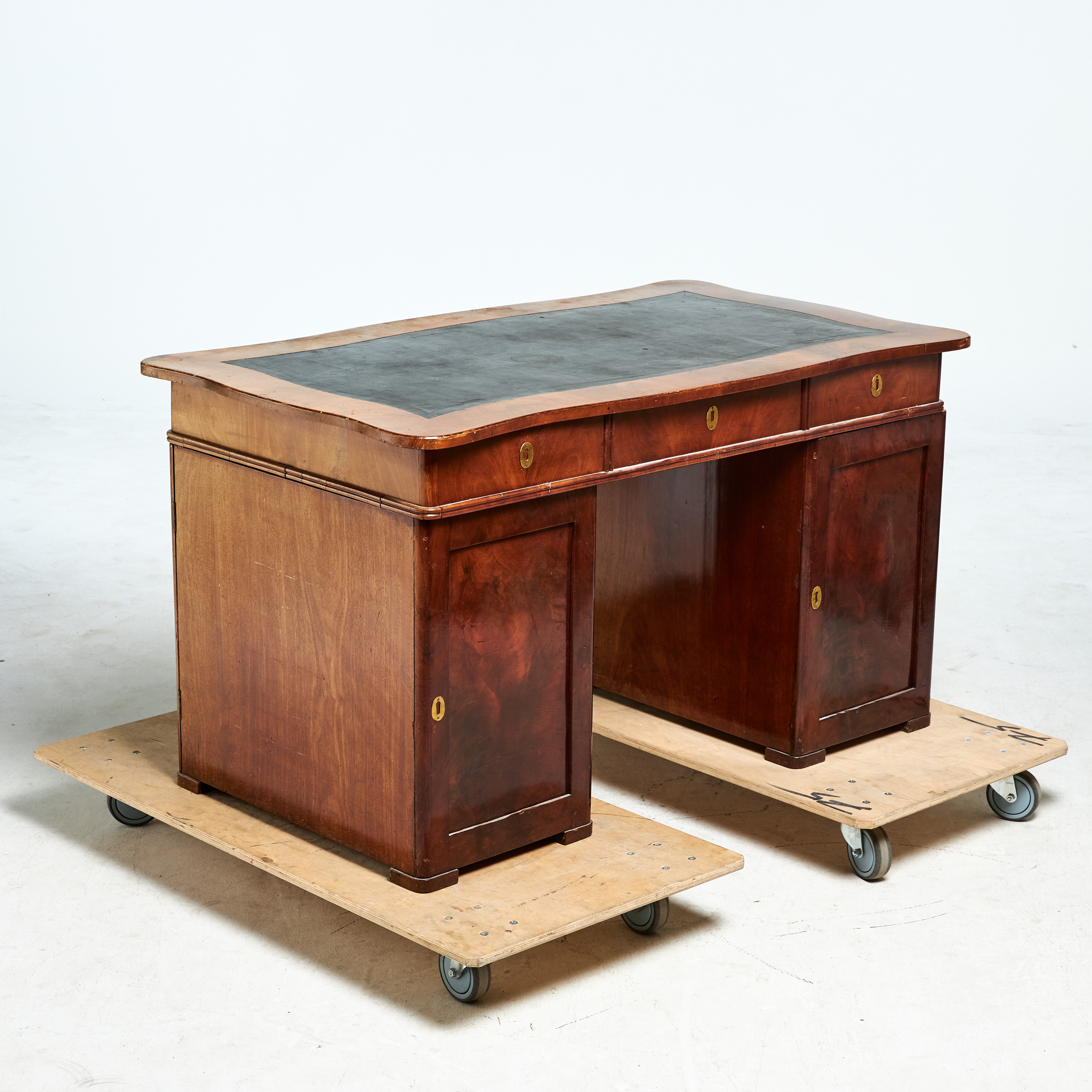 Bilder för 1943975. SKRIVBORD, proveniens C.V.A Strandberg, 1800-talets ...