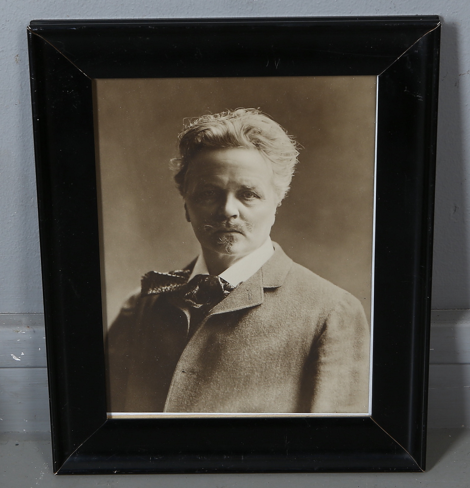 Images for 1947997. PHOTOGRAPHY, depicting August Strindberg. - Auctionet