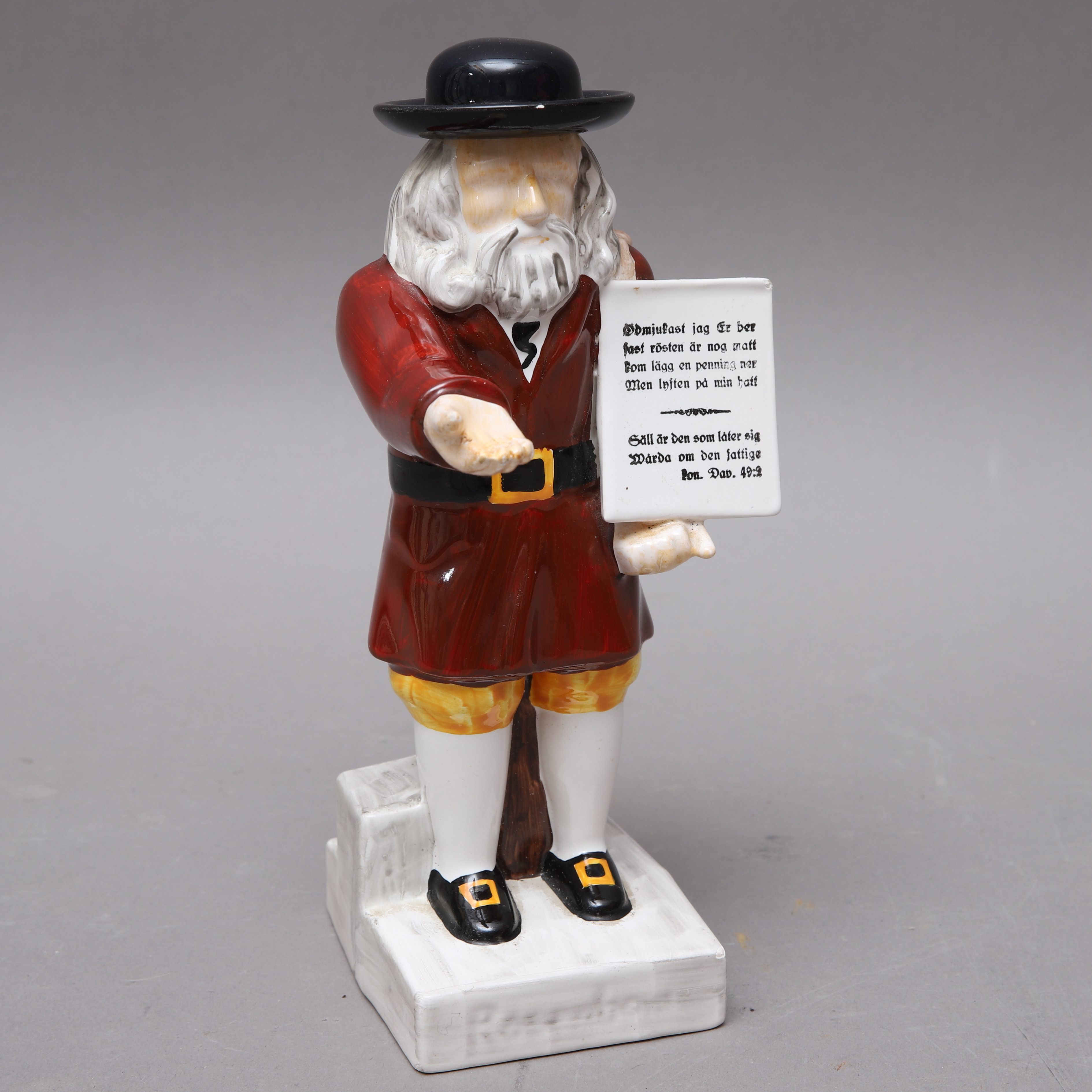 FIGURIN, porslin, "Rosenbom", Kera Studio Karlskrona, Sverige. | Barnebys