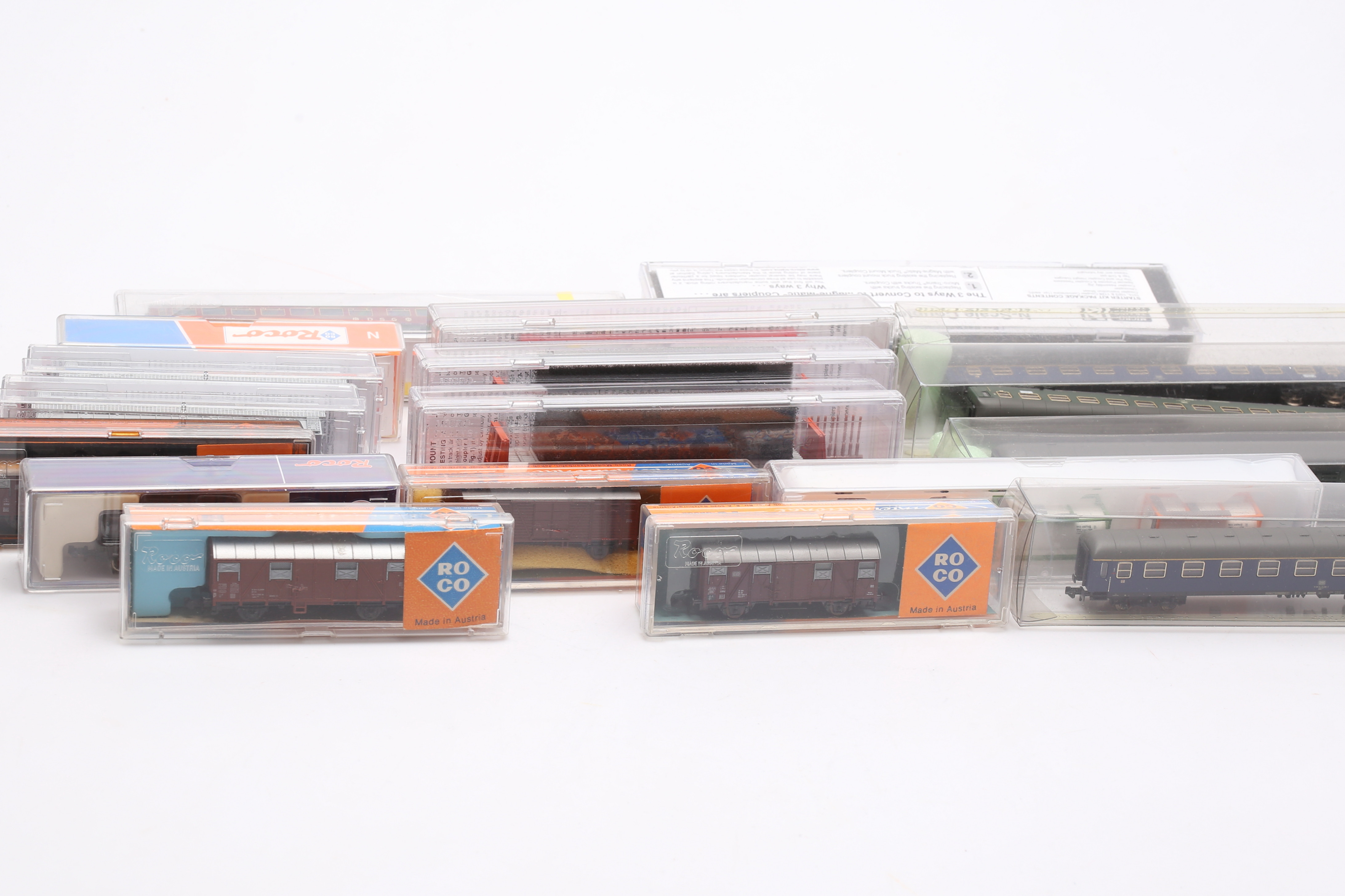 Images for 1955993. TRAIN PARTS, wagons, scale N. - Auctionet