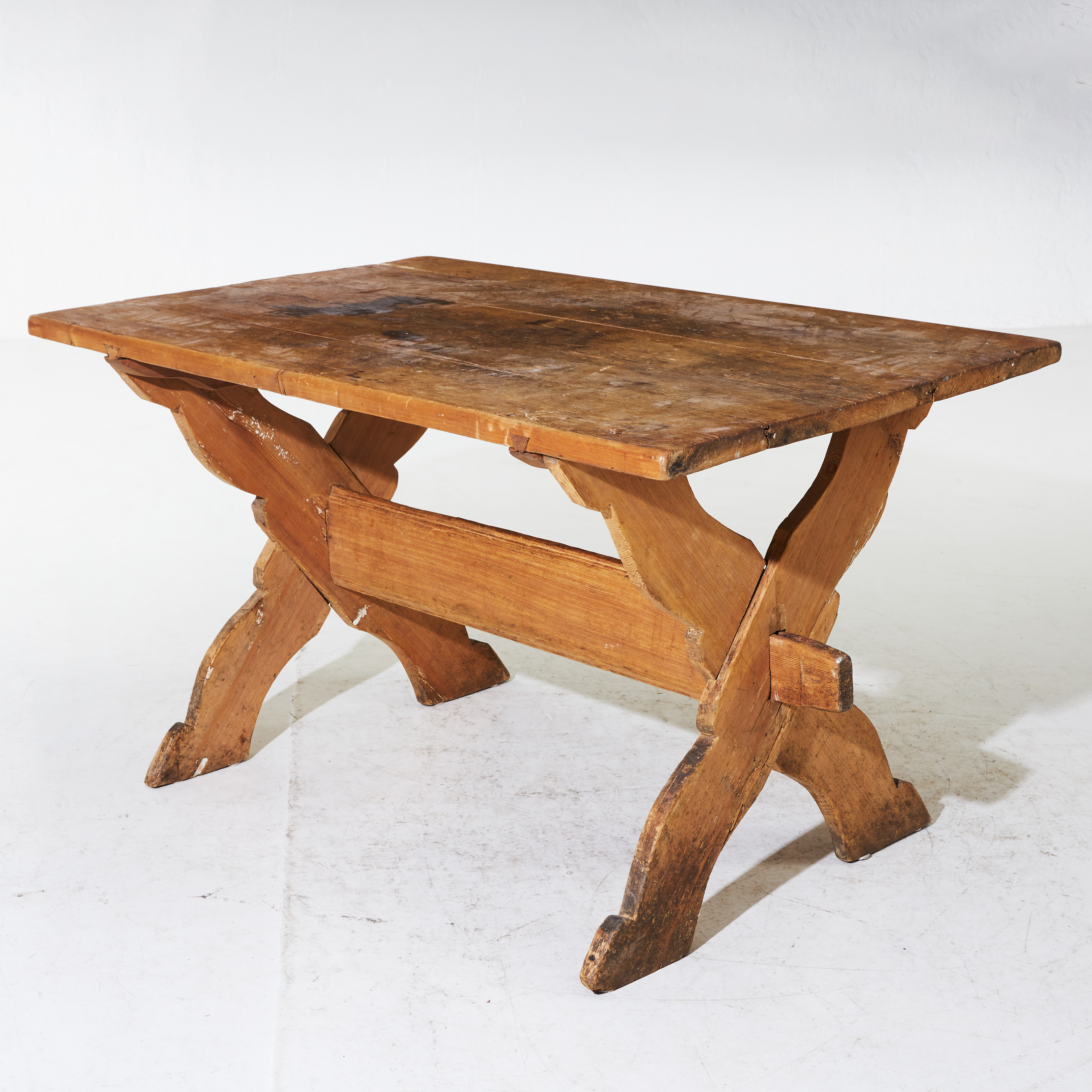 Bilder för 1958154. BOCKBORD, 1800-tal, allmoge, furu. - Auctionet