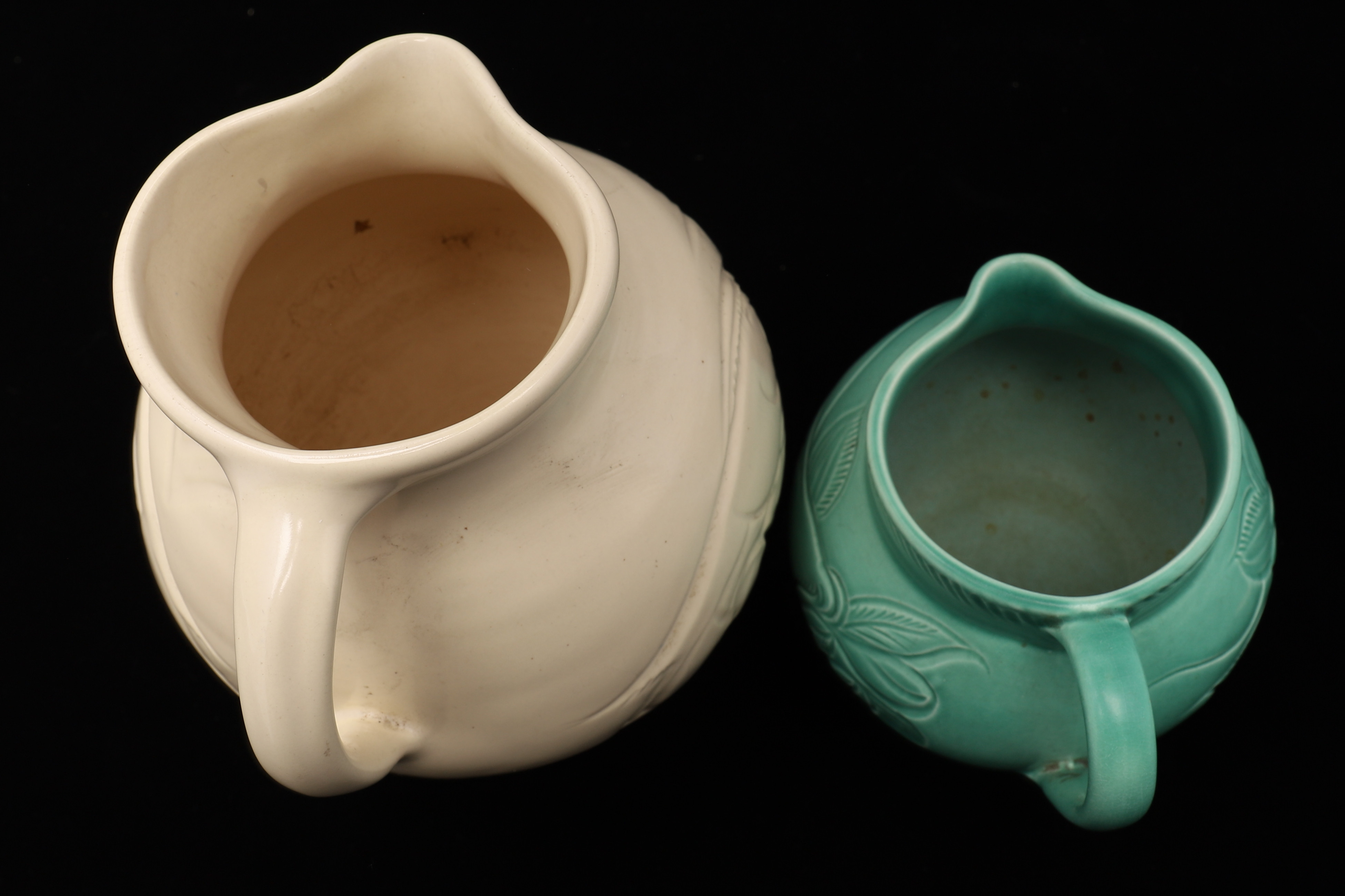 SUSIE COOPER FOR CROWN WORKS BURSLEM. THREE ITEMS OF INCISED WARE ...
