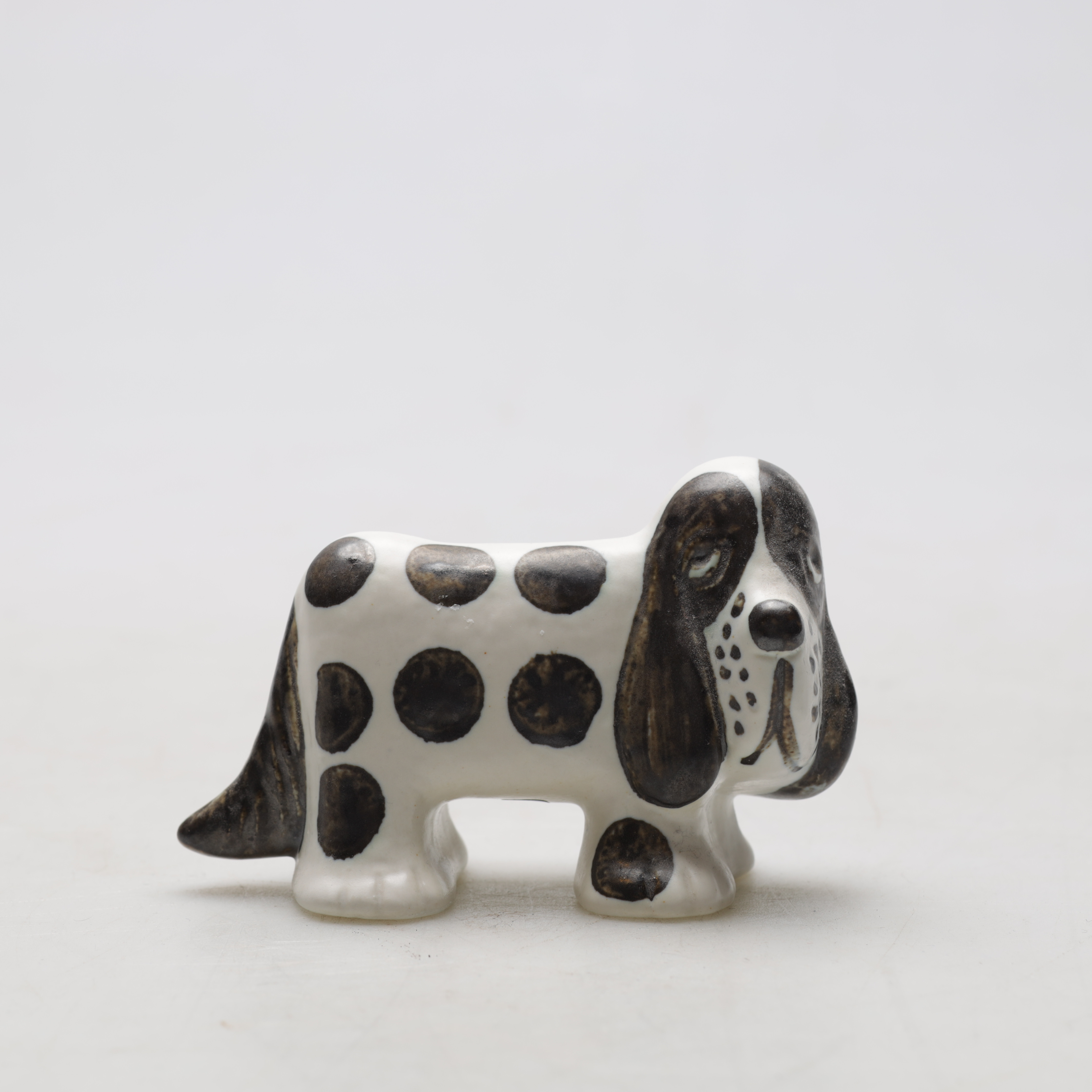 LISA LARSON. figurin, stengods, "Fläckig spaniel", ur serien Kennel ...