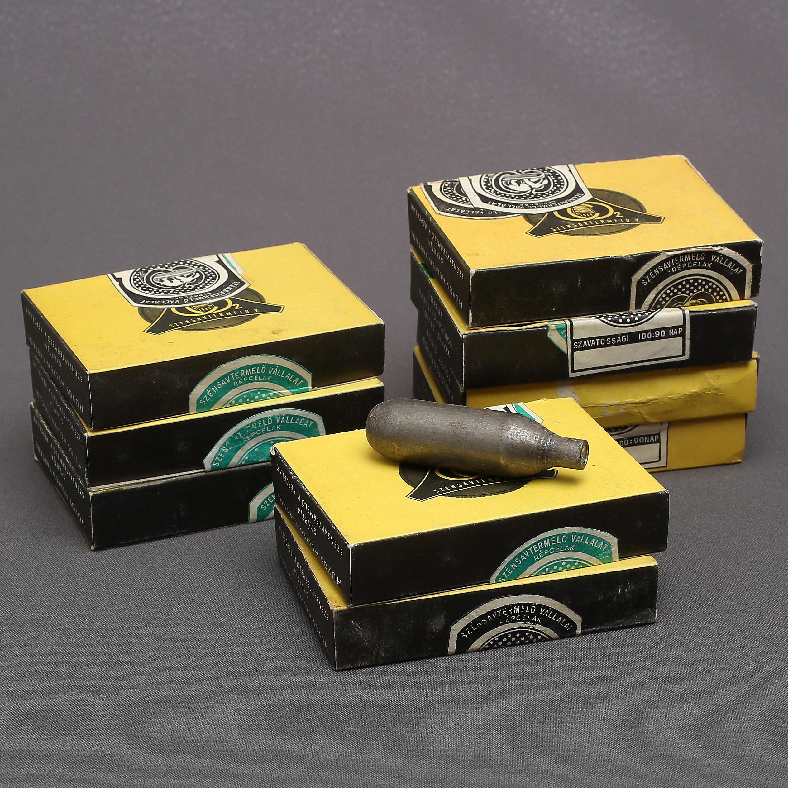 Bilder för 2001079. SIFON med PATRONER, 1900-talets mitt. - Auctionet