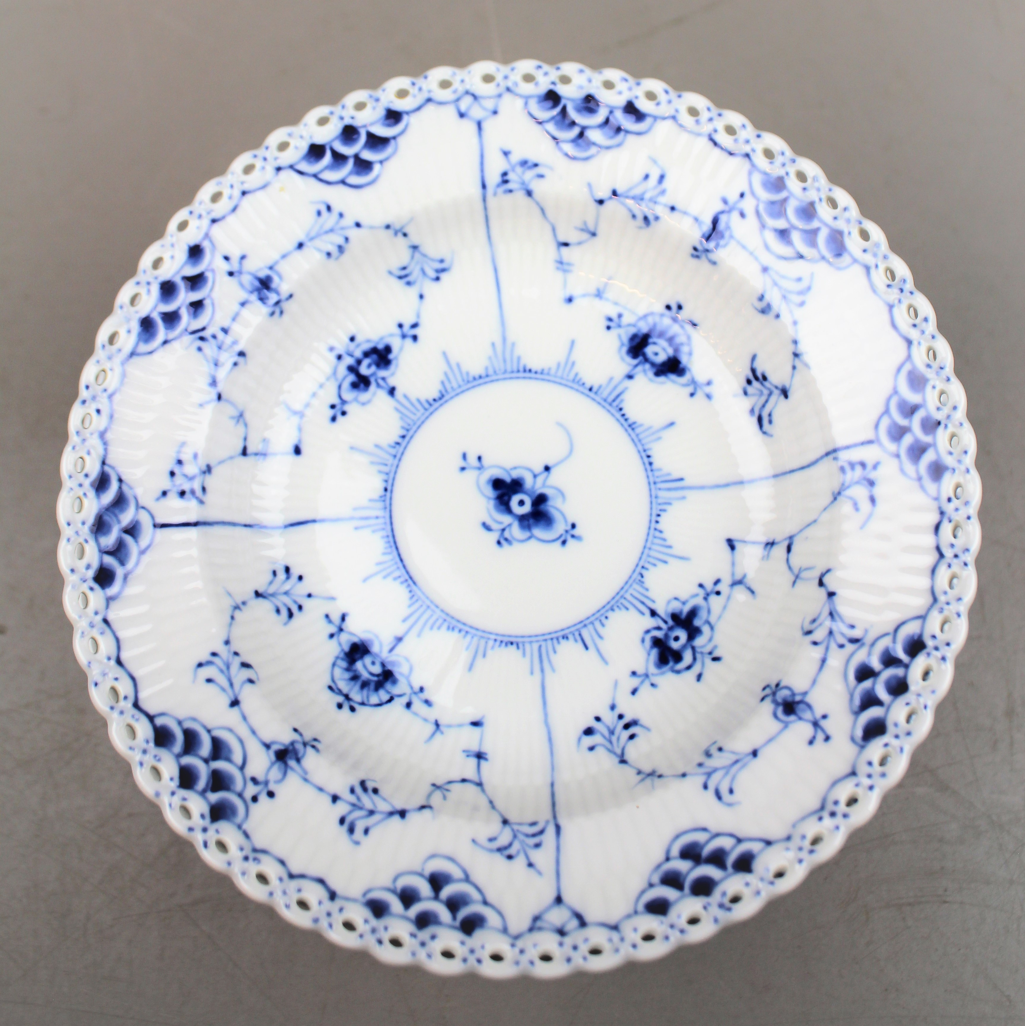 Images for 2019600. DEEP PLATES, 12 pcs, mussel painted, full blonde ...