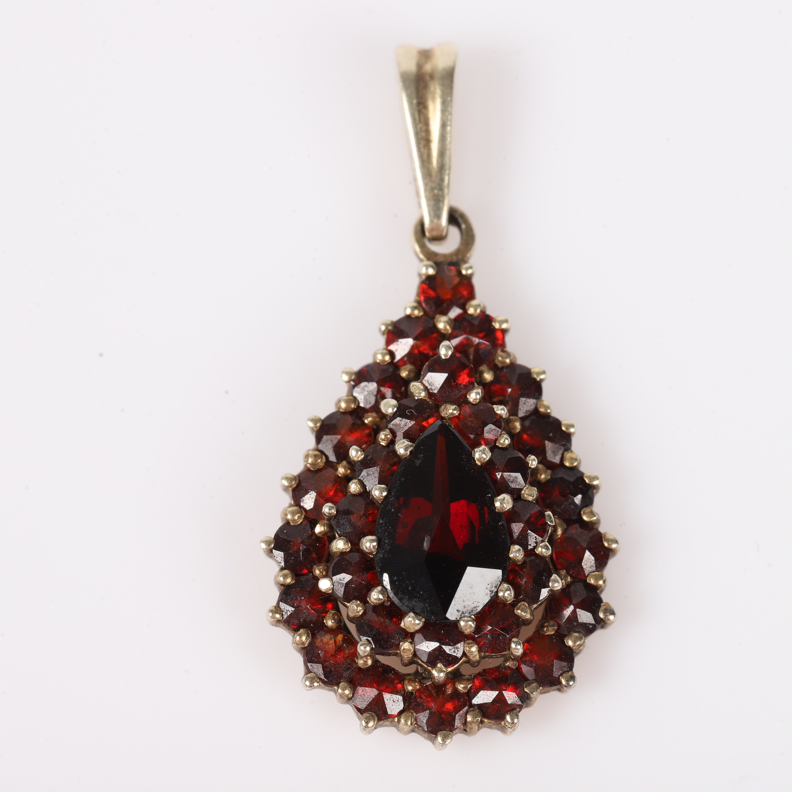 HÄNGE, förgyllt silver med granater. Smycken & Ädelstenar - Broscher ...