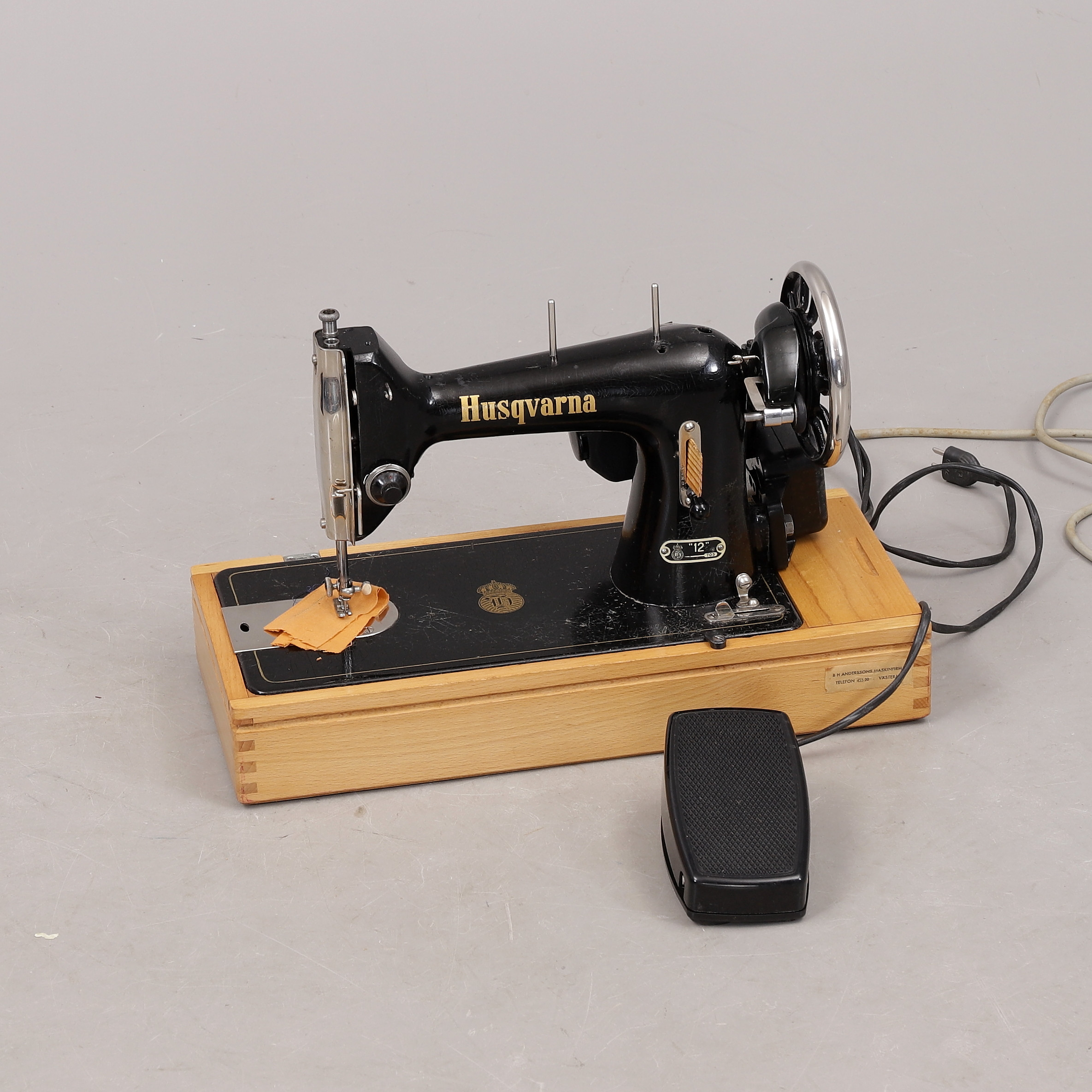 Images for 2043716. SEWING MACHINE, Husqvarna, mid-20th century ...