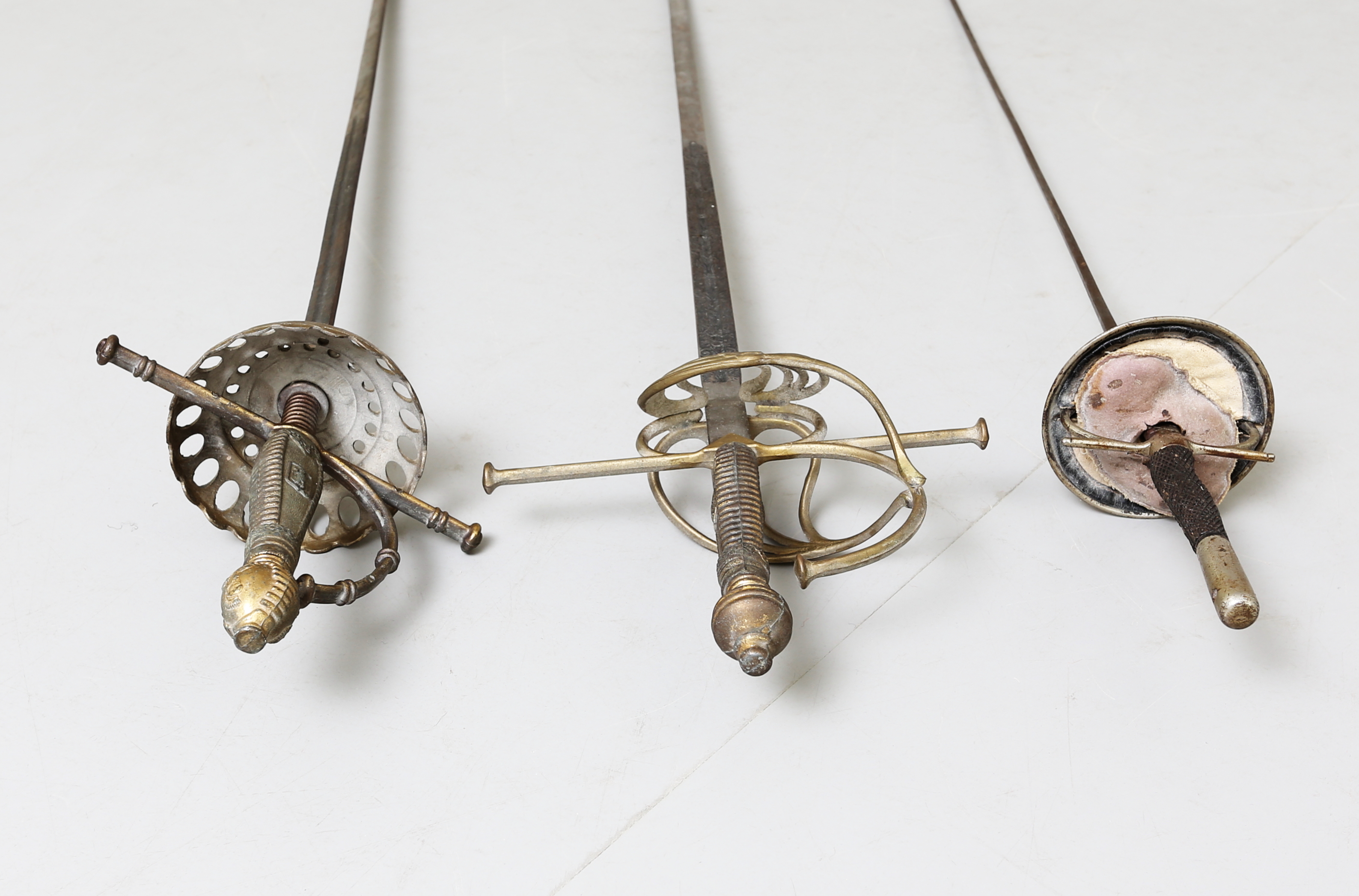 Bilder zu 204483. VÄRJOR und Florett, 20. Jahrhundert. - Auctionet