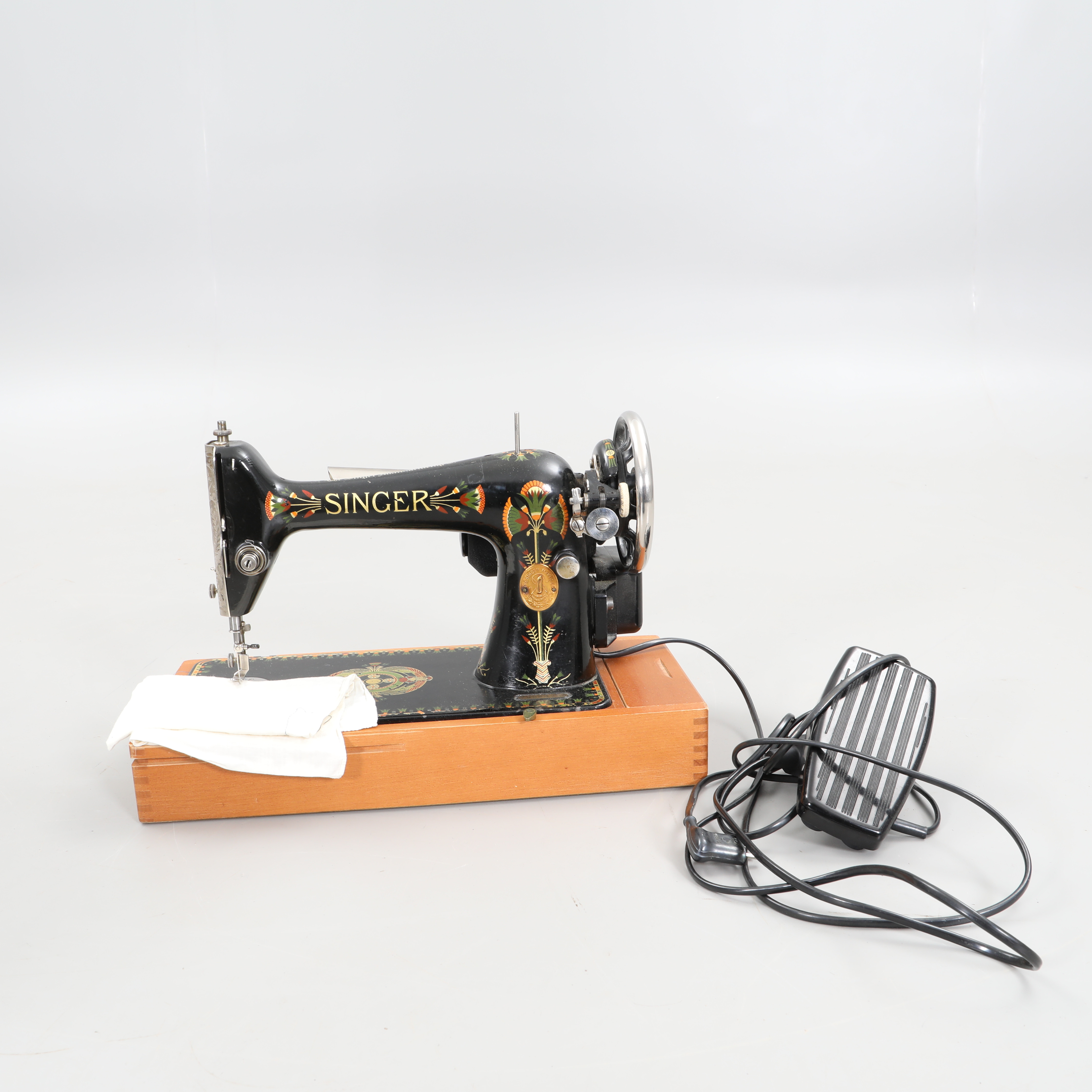 SYMASKIN, Singer Automatiska, elektrifierad. | Barnebys