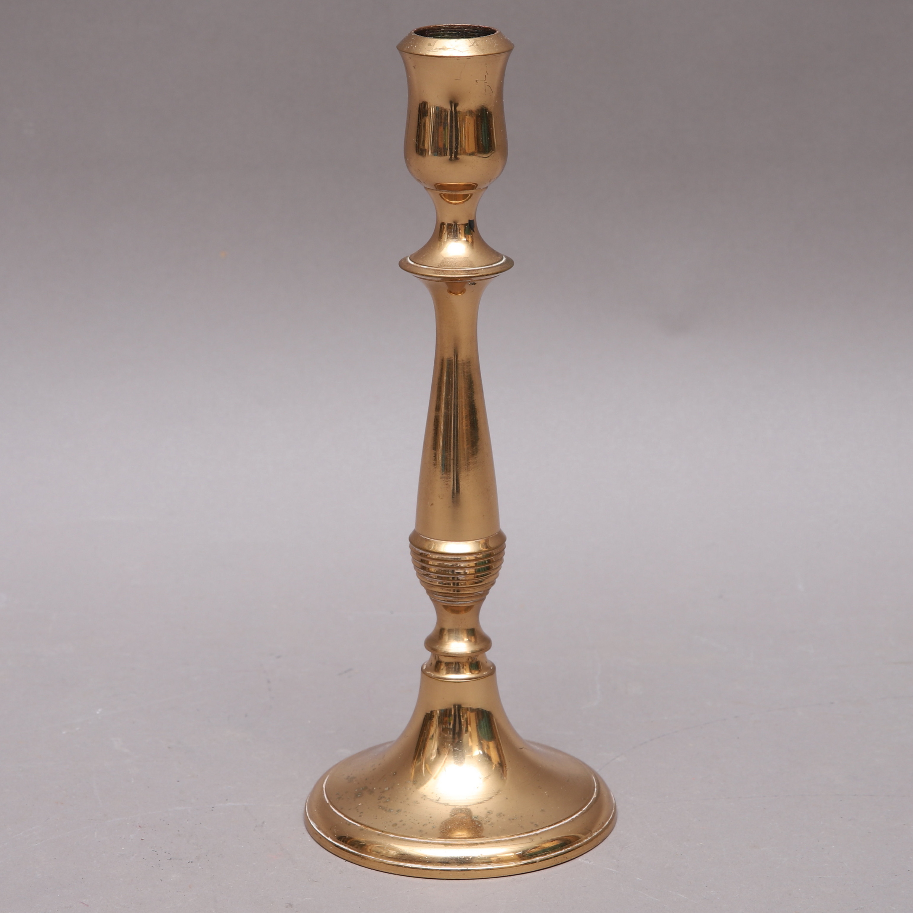 LJUSSTAKE, malm, 1900-tal. Belysning & Lampor - Ljusstakar - Auctionet