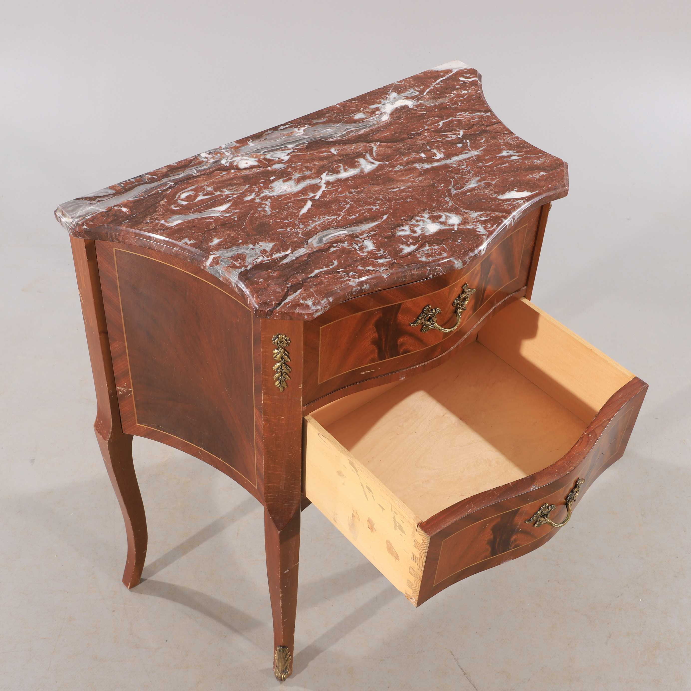 Bilder för 2070069. BYRÅ, 2-lådig, mahogny med bronser och stenskiva ...