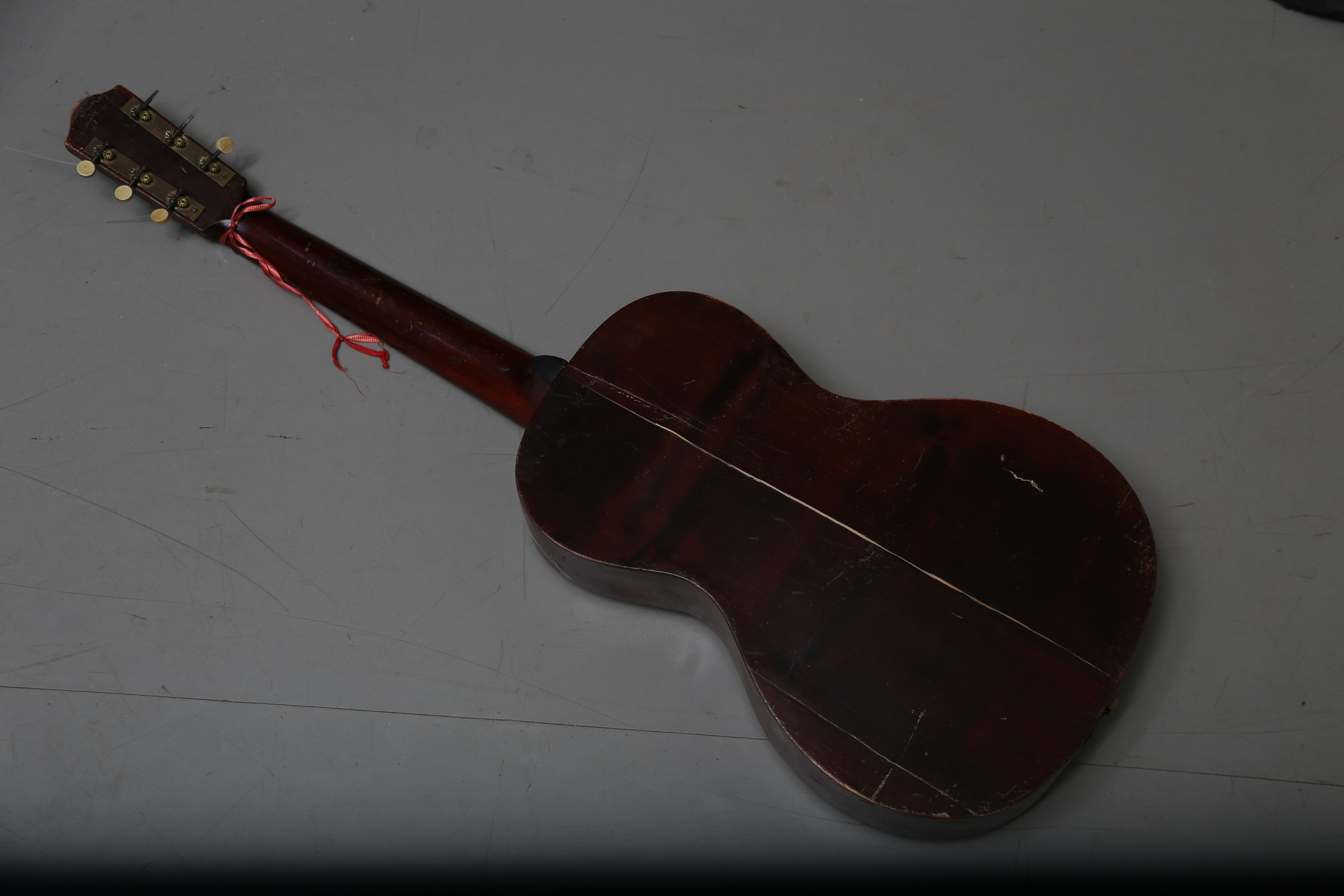 2077890. AKUSTINEN KITARA, Herman Carlsson Levin, 1938. kuvat - Auctionet