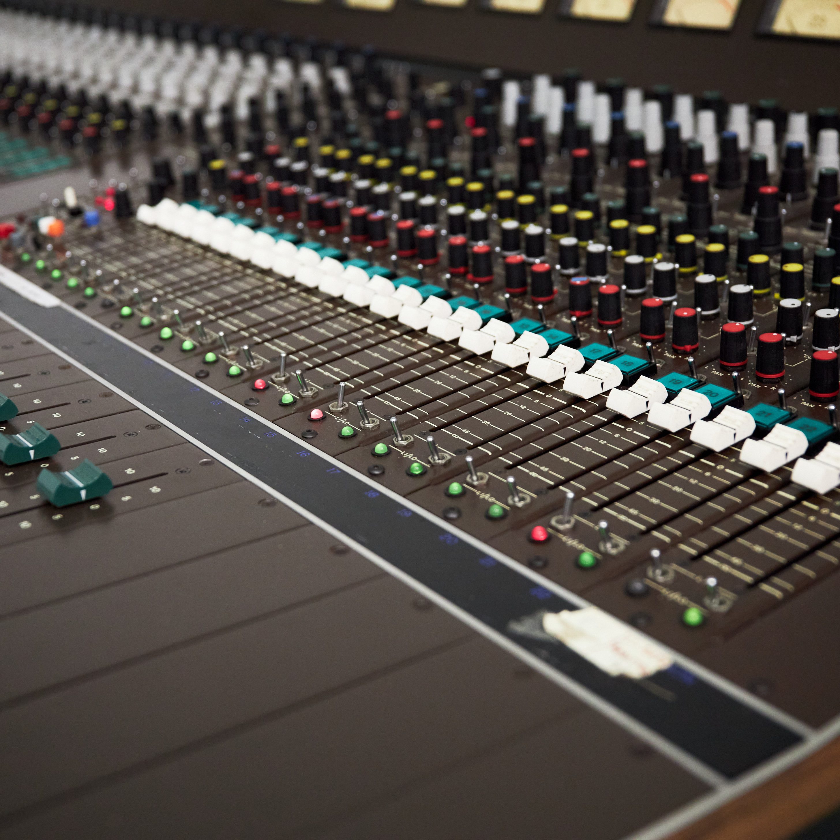 Images for 2120026. RAINDIRK SERIES 3 MIXER TABLE, with associated ...