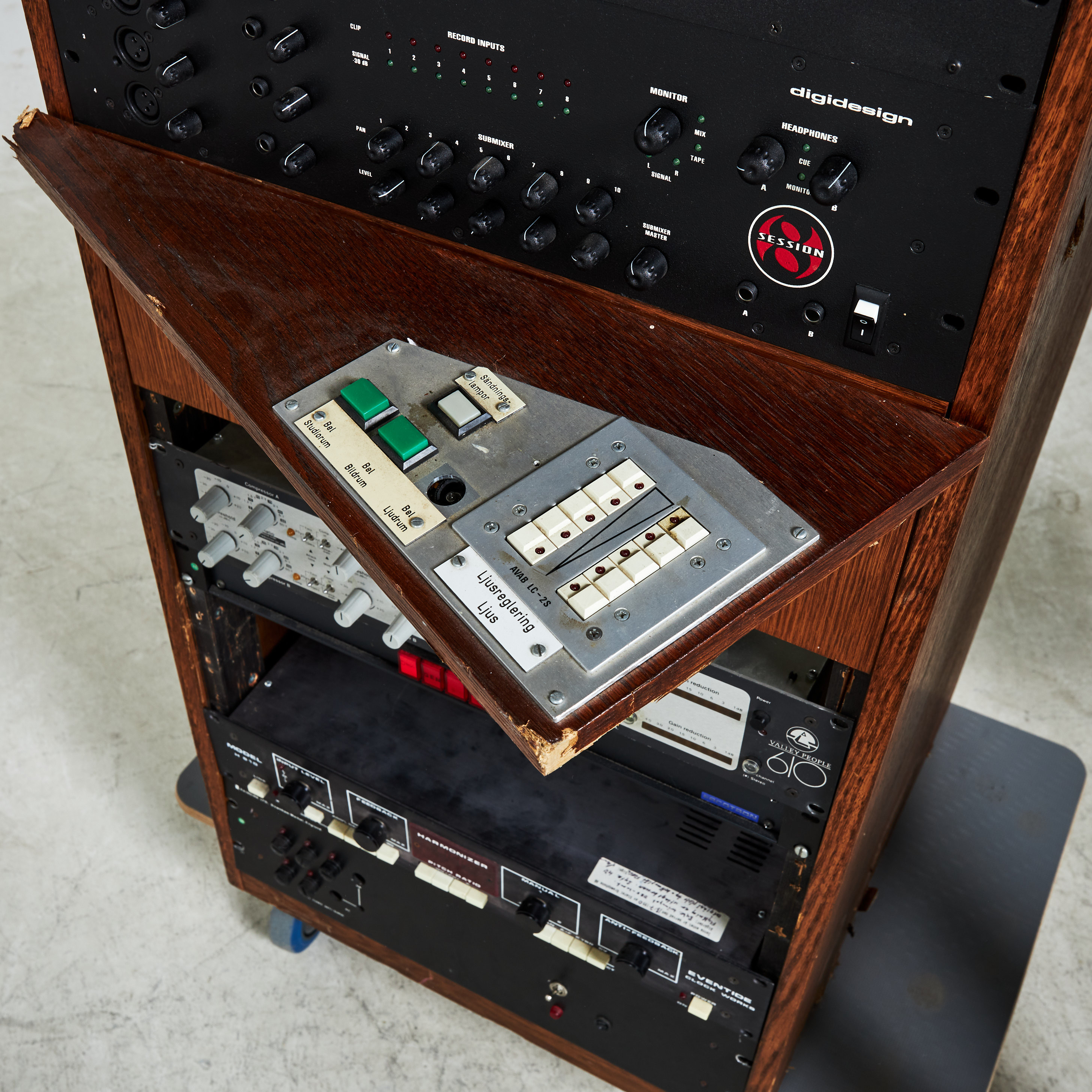 Images for 2120026. RAINDIRK SERIES 3 MIXER TABLE, with associated ...