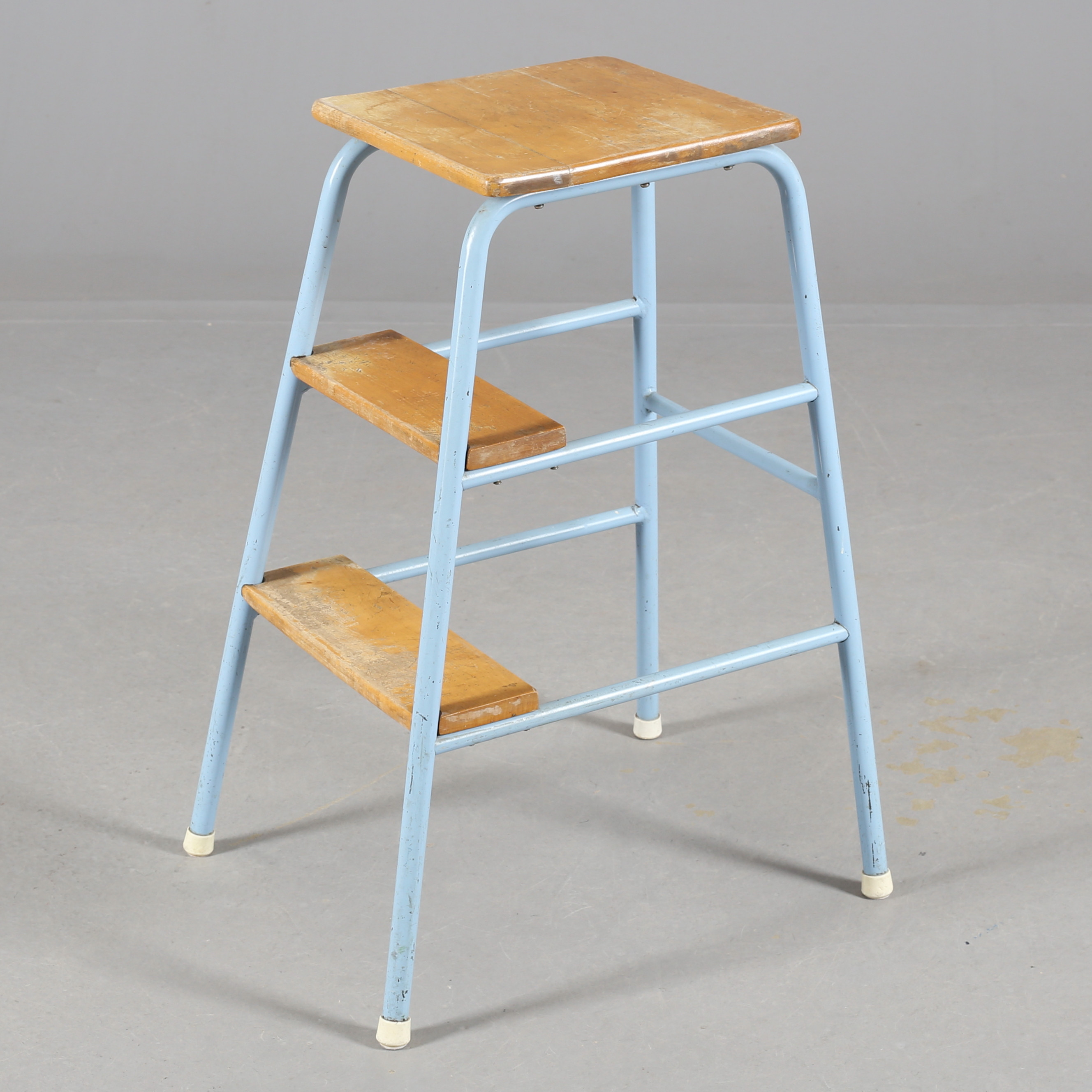 STEGPALL, trä/metall, 1900-talets andra hälft. | Barnebys