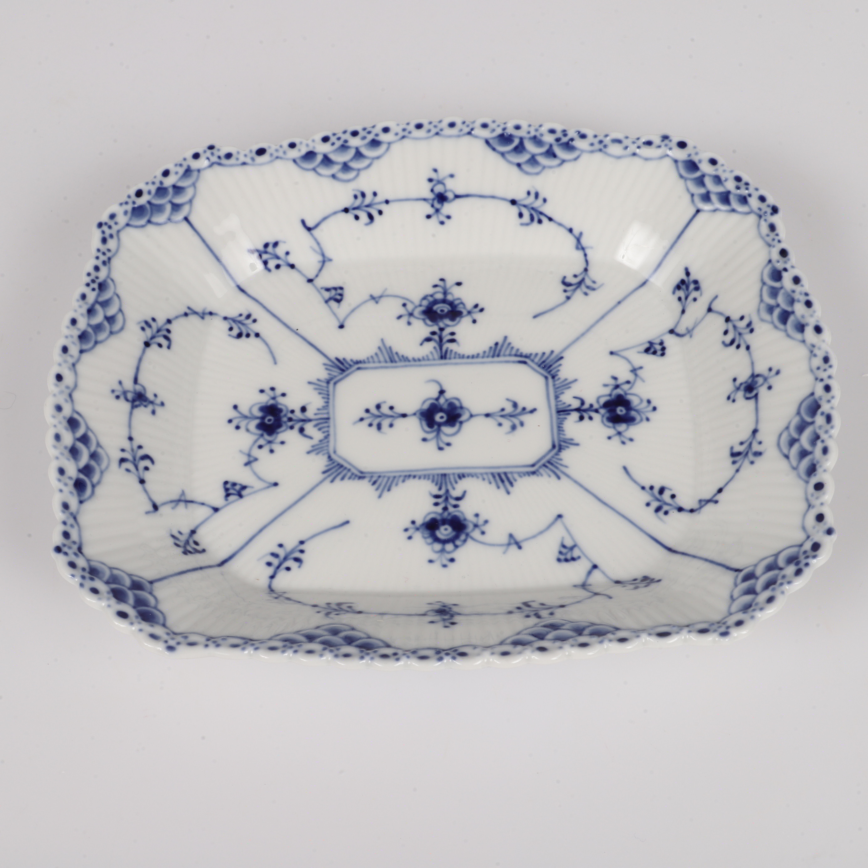 Images for 2124209. BARREL, "Musselmalet", Royal Copenhagen, Denmark ...