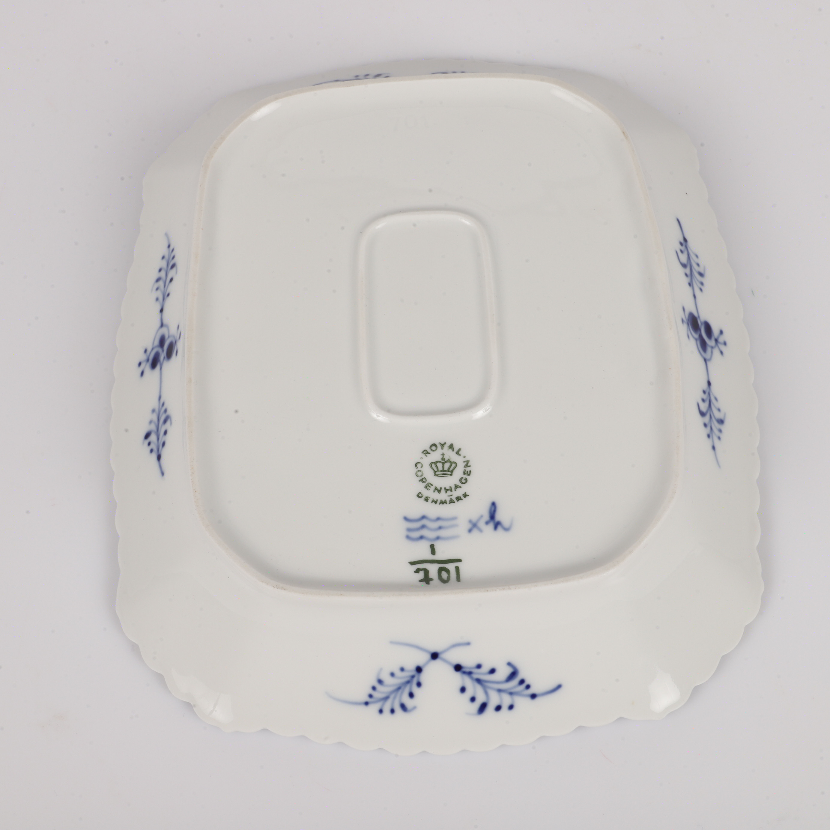 Images for 2124209. BARREL, "Musselmalet", Royal Copenhagen, Denmark ...