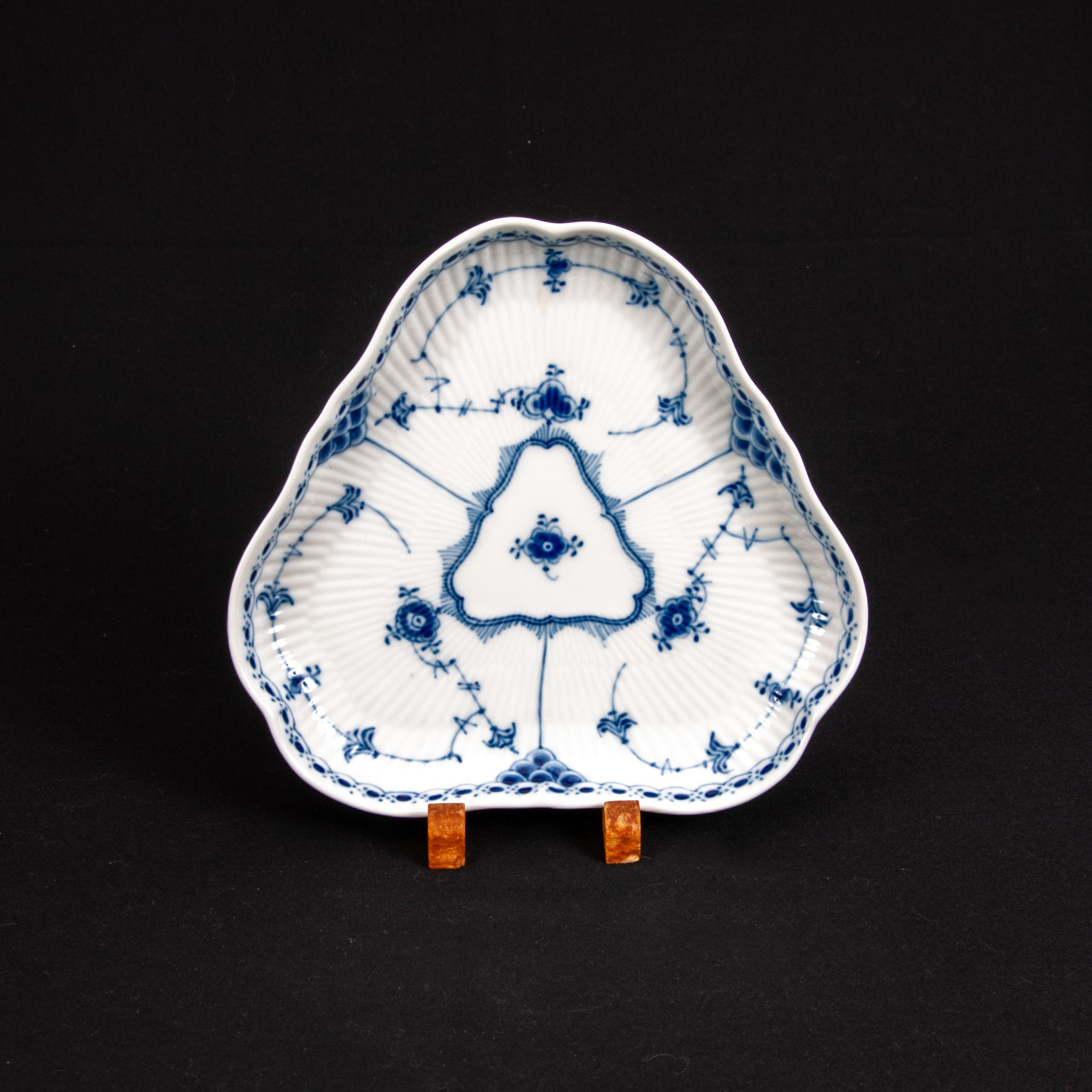 Images for 2150927. BARREL, Royal Copenhagen, "Musselmalet", Denmark ...