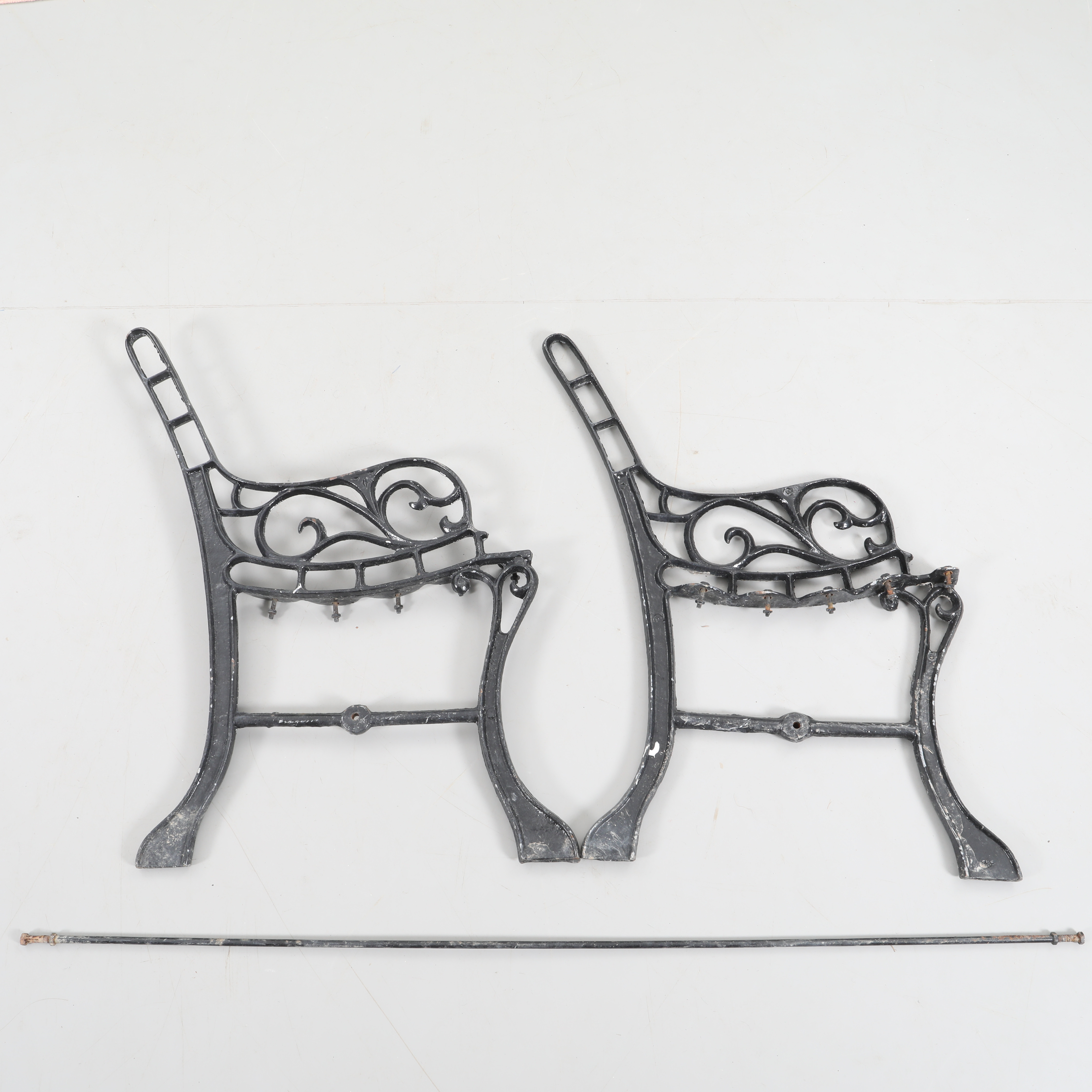 GAVLAR, ett par, gjutjärn. | Barnebys