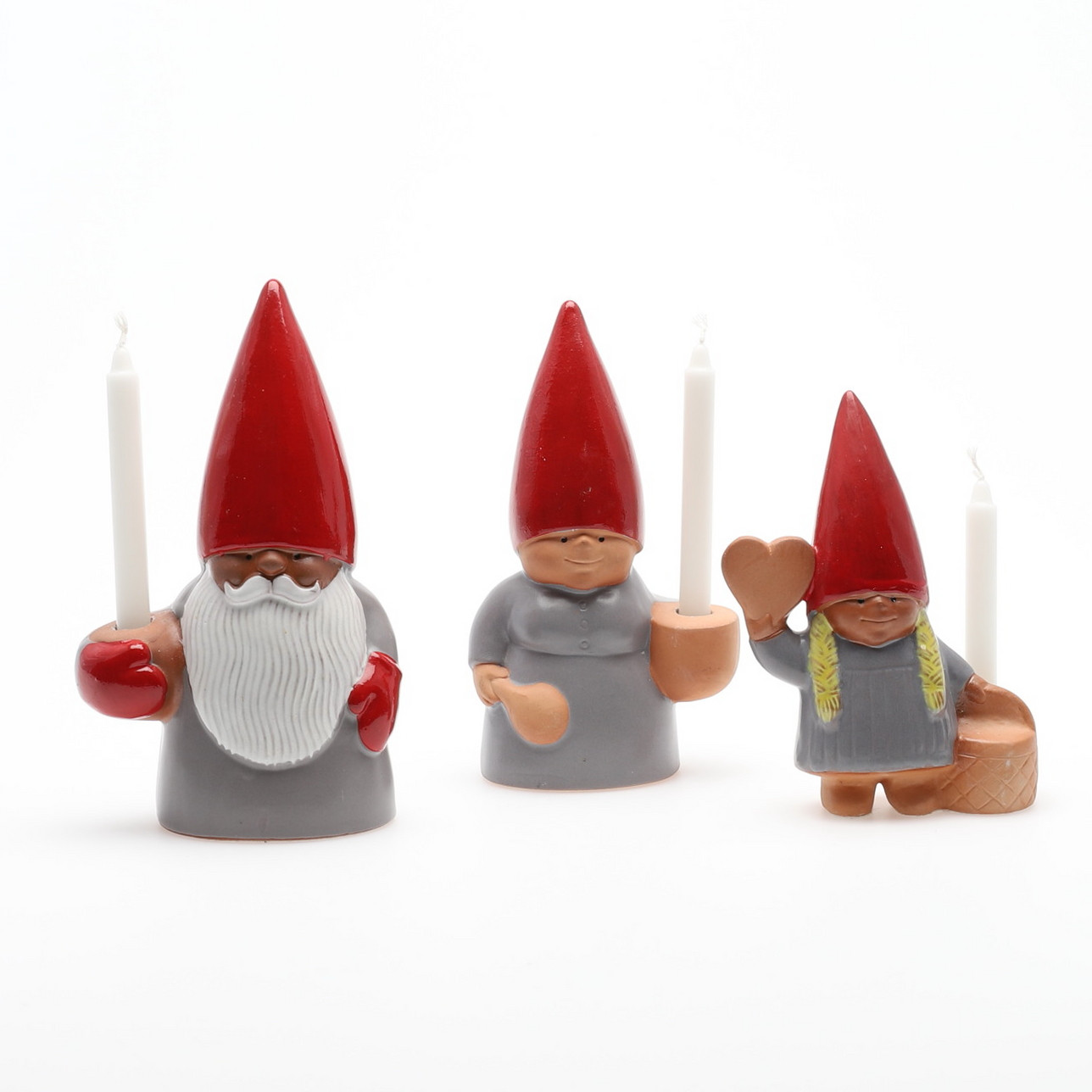 LISA LARSON. LJUSSTAKAR I FORM AV TOMTAR, 3 ST, KERAMIKSTUDION. | Barnebys