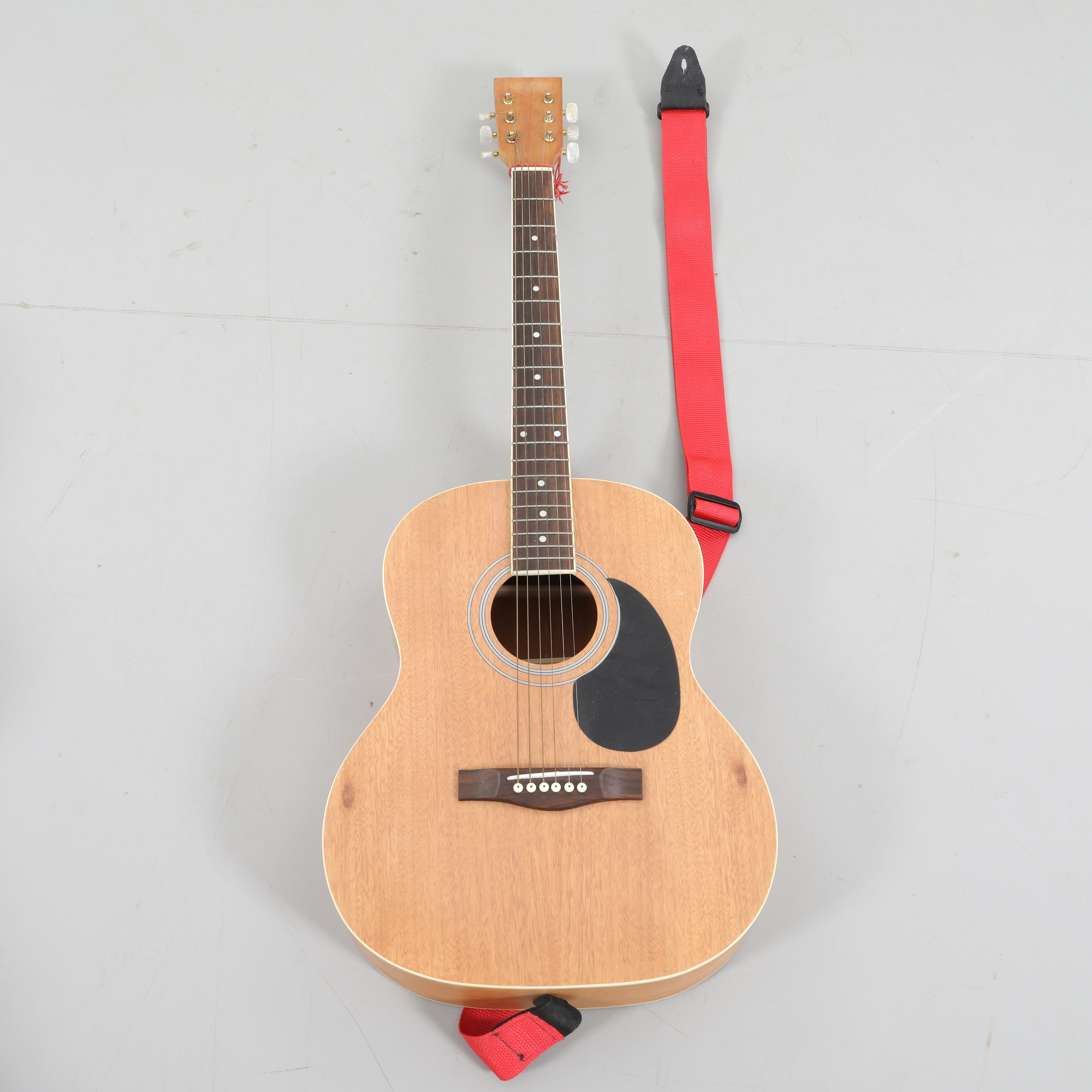 Bilder för 2163422. GITARR,akustisk, Harley Benton. - Auctionet