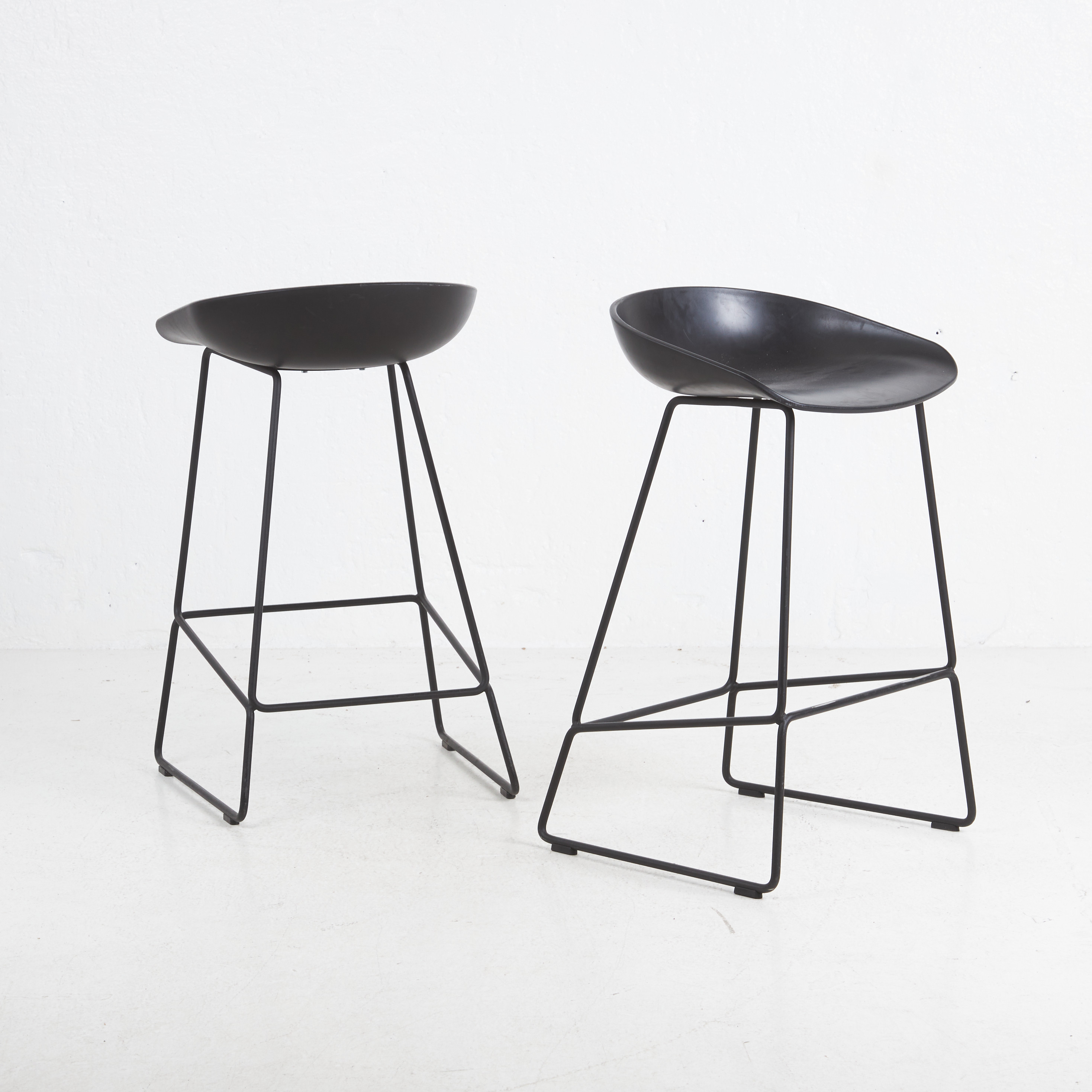 Bilder för 2165825. HEE WELLING & HAY, barstolar, 1 par, "About a Stool ...
