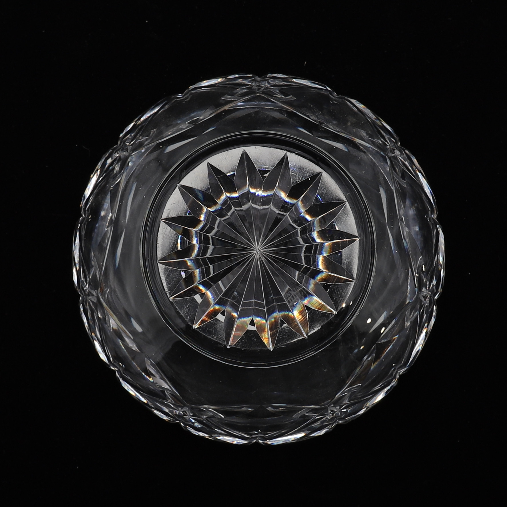 Images for 2194769. A THOMAS WEBB CRYSTAL CUT GLASS BOWL. - Auctionet
