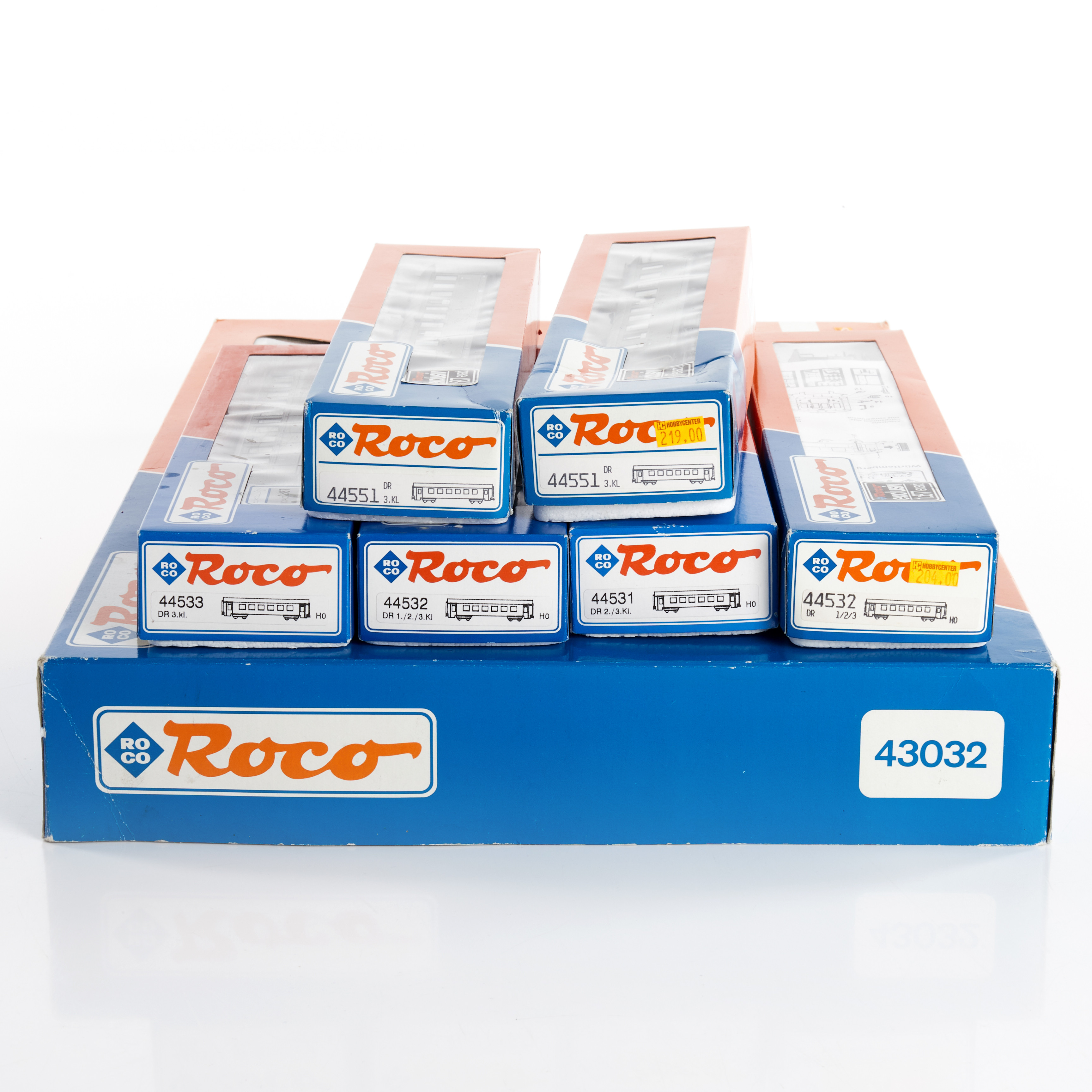 Images for 2210270. ROCO CAR SET and TRAIN CARS, in original boxes ...