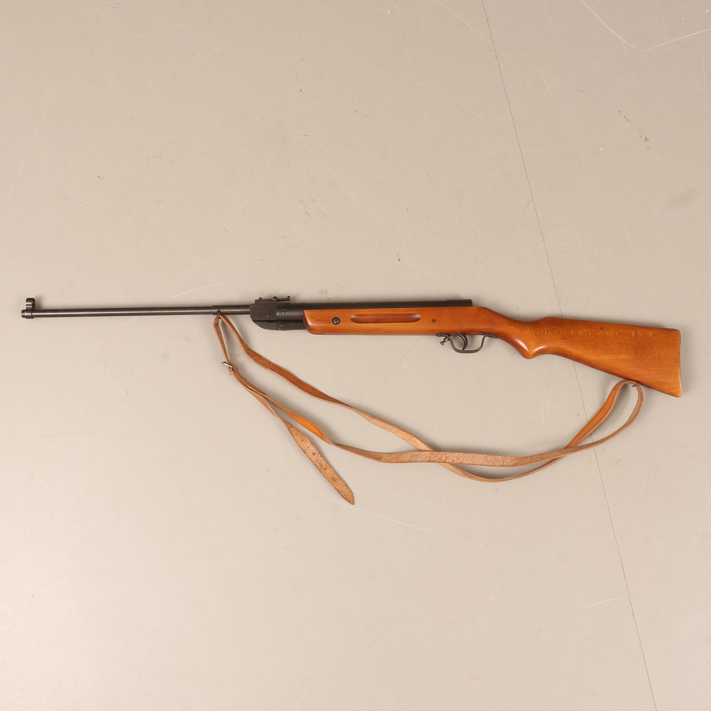 Images for 2216197. AIR RIFLE, Lucznik 87, Poland. - Auctionet