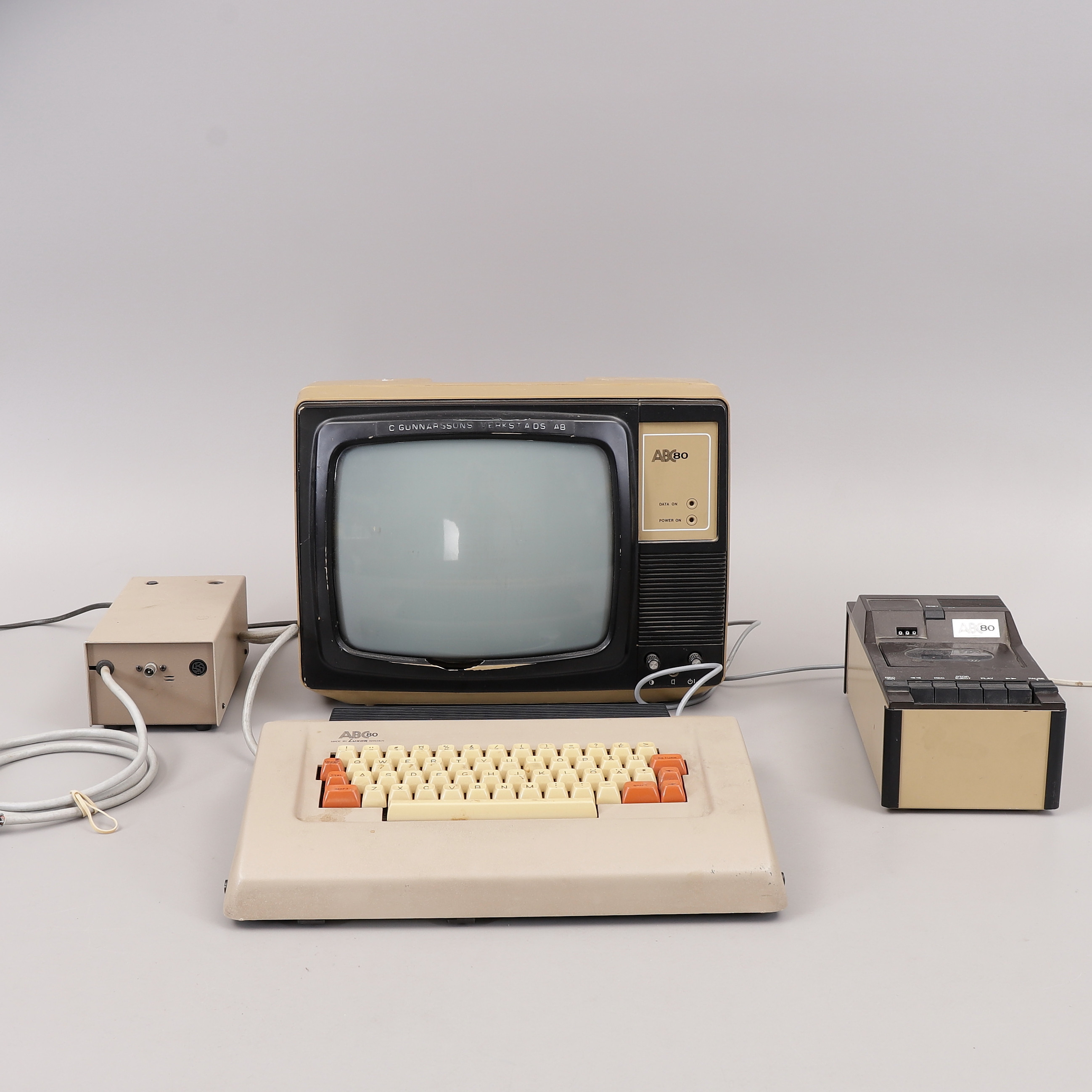 DATOR, ABC-80. 1970/80-TAL. Samlarföremål - Teknika & Nautika - Auctionet