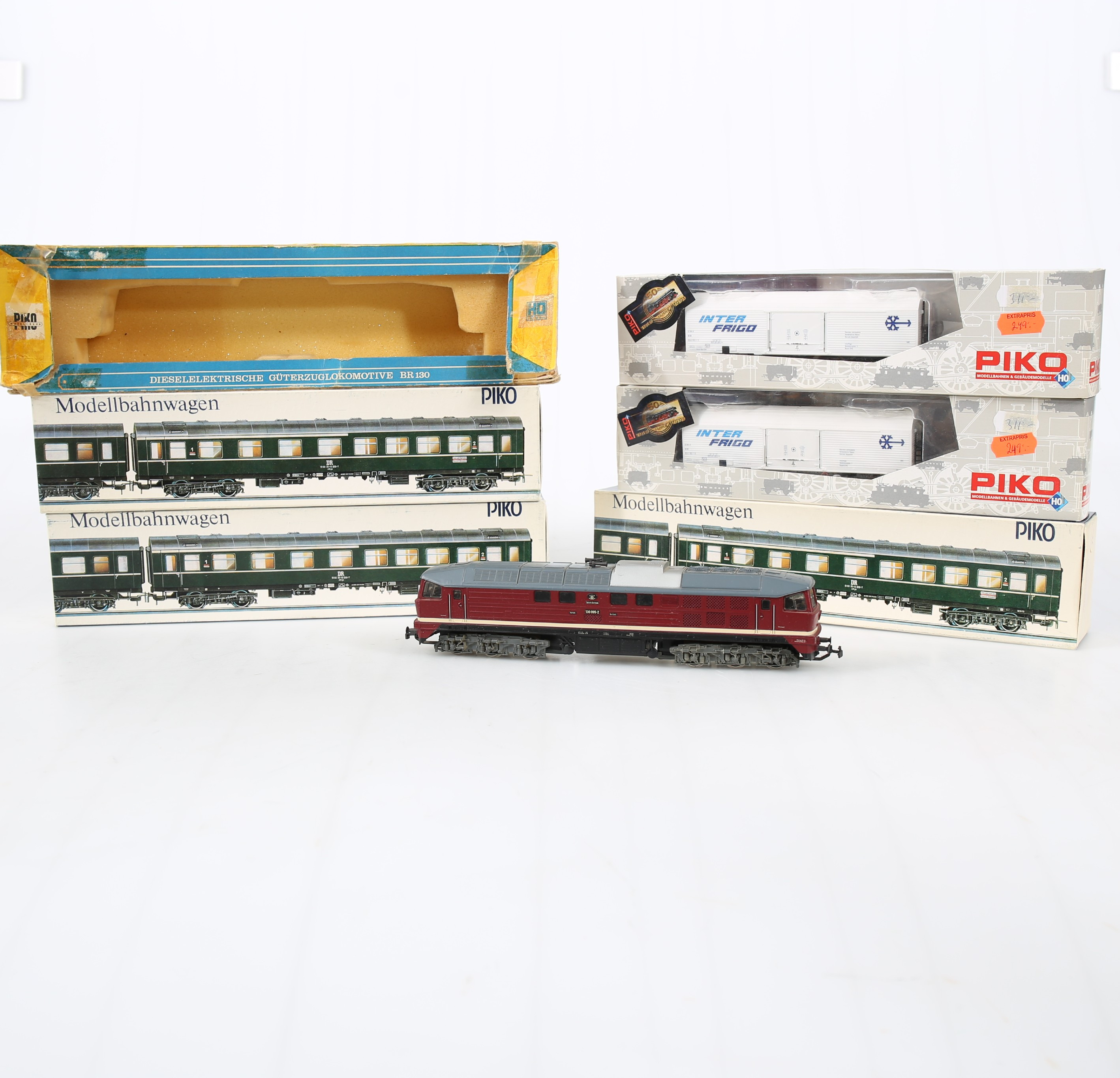 Images for 2226066. LOCOMOTIVES AND WAGONS, 6 parts, Piko. - Auctionet