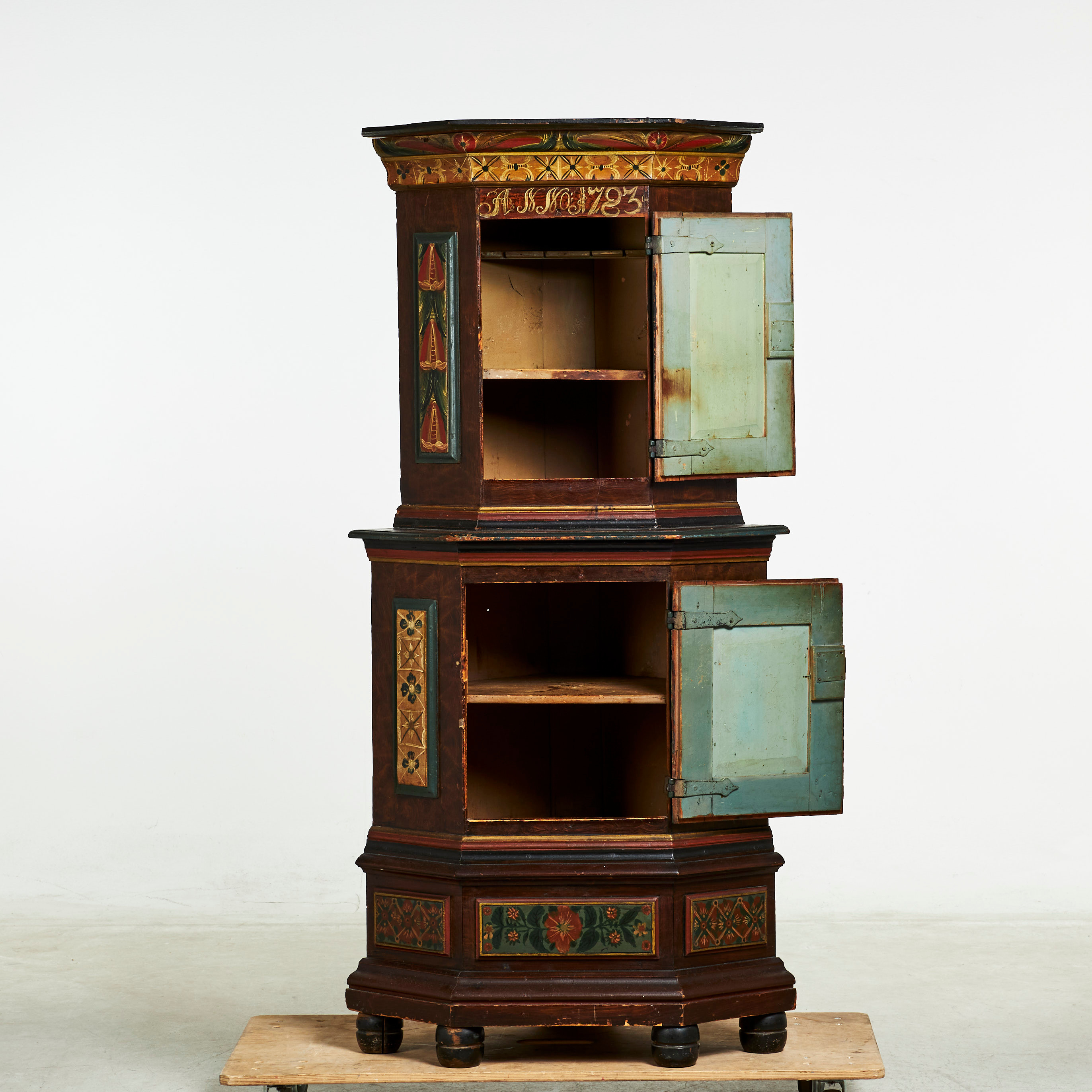 Images for 2226681. CORNER CABINET, 18th/19th century, commoner, with ...