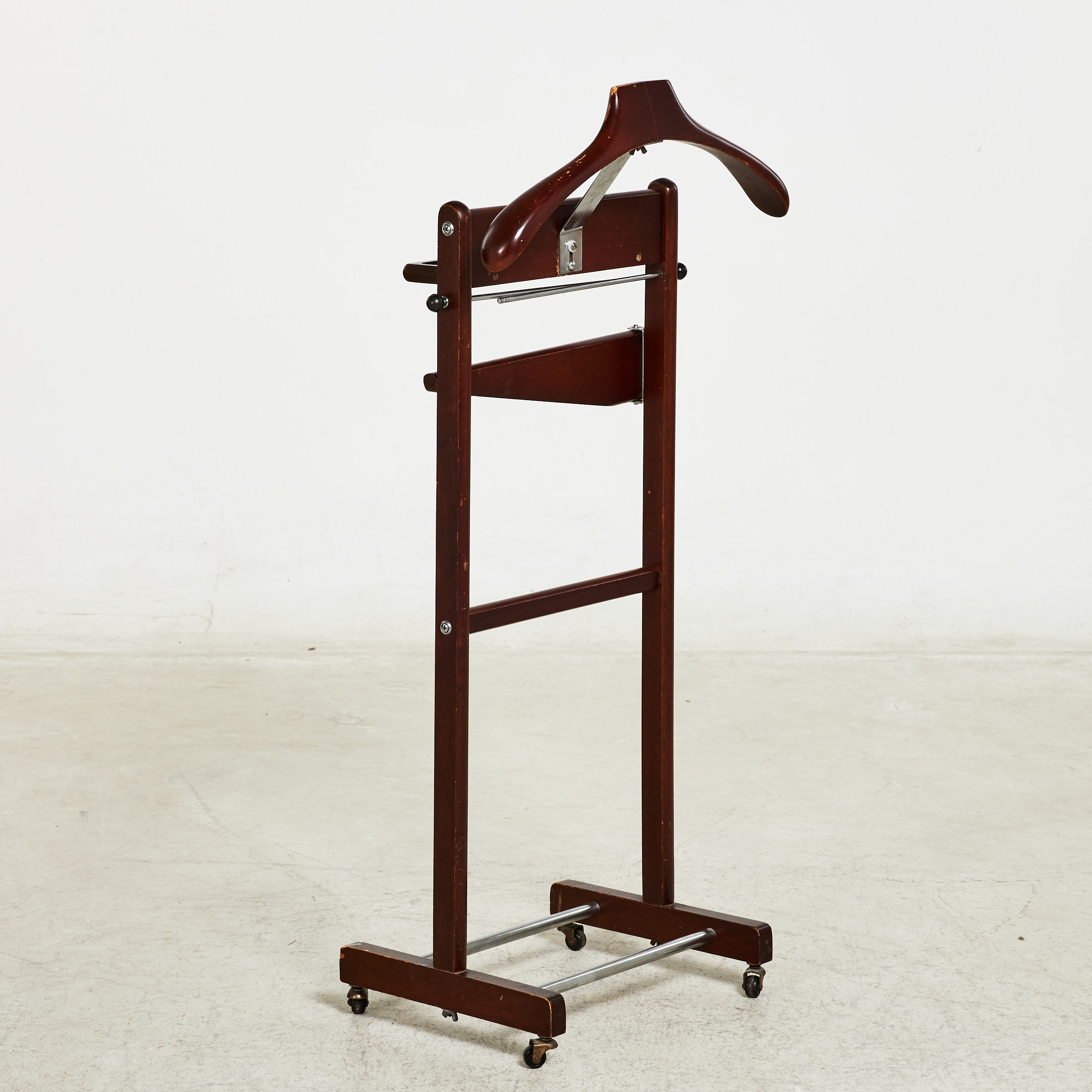 Bilder för 2237359. HERRBETJÄNT, "Versatile valet" Made in England by ...