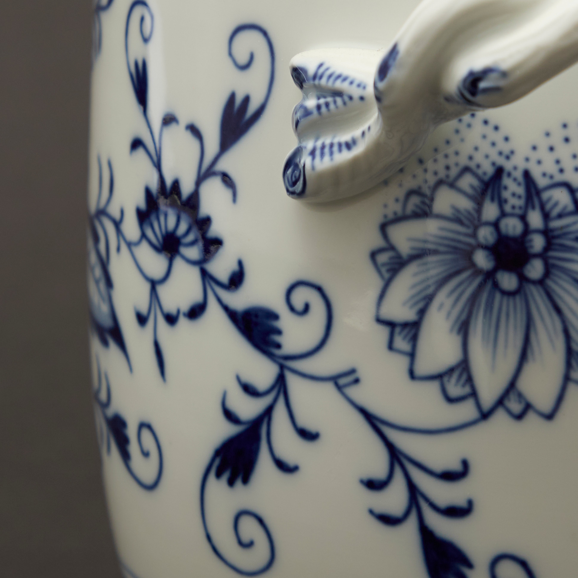 Bilder för 2242346. Meissen, cachepot/skål, serie 'Lökmönster, "Porslin ...