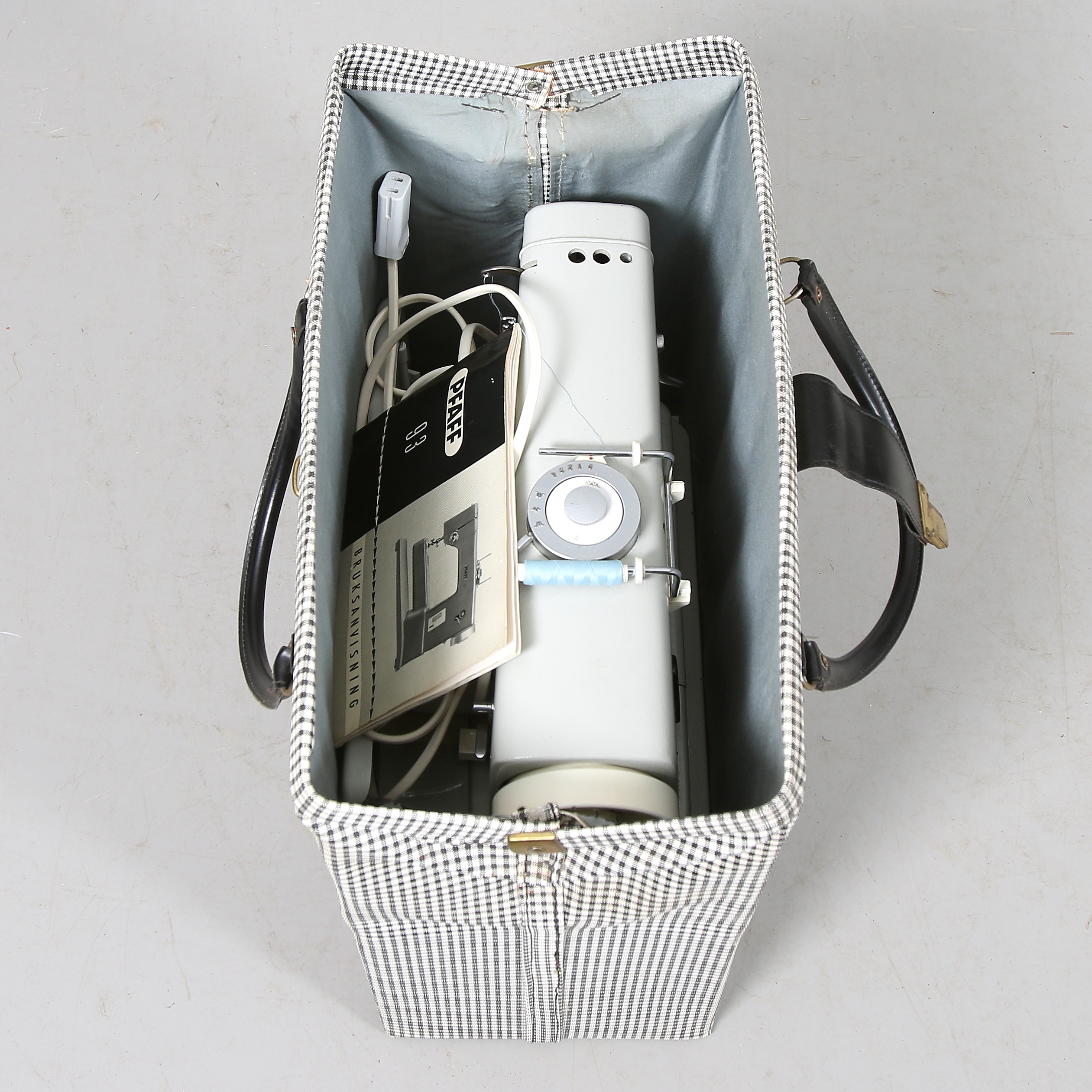 Images for 225033. SEWING MACHINE WITH BAG and ACCESSORIES, "Pfaff 93 ...