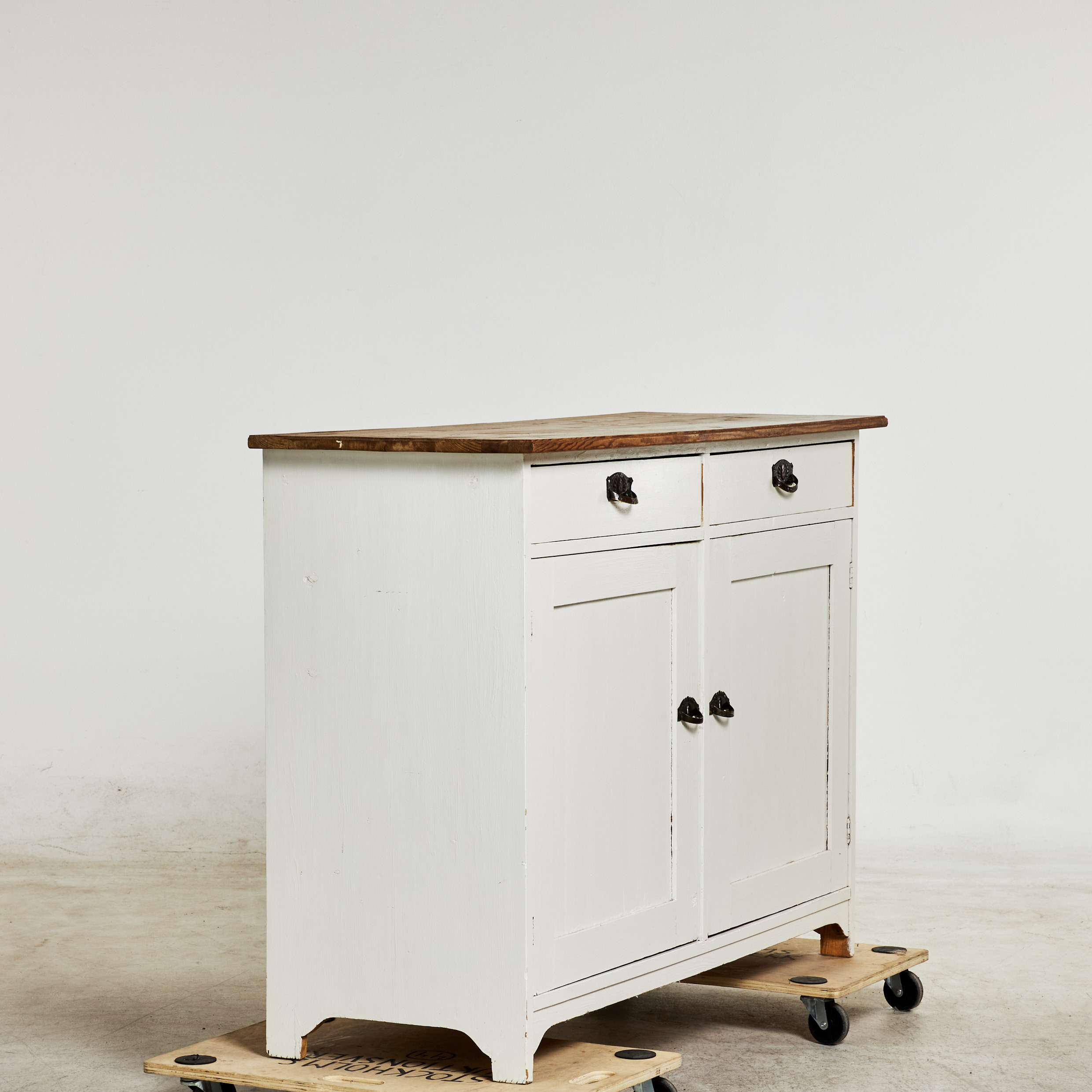 Bilder för 2277428. SKÄNK / SIDEBOARD, stomme i vitmålat trä, toppskiva ...