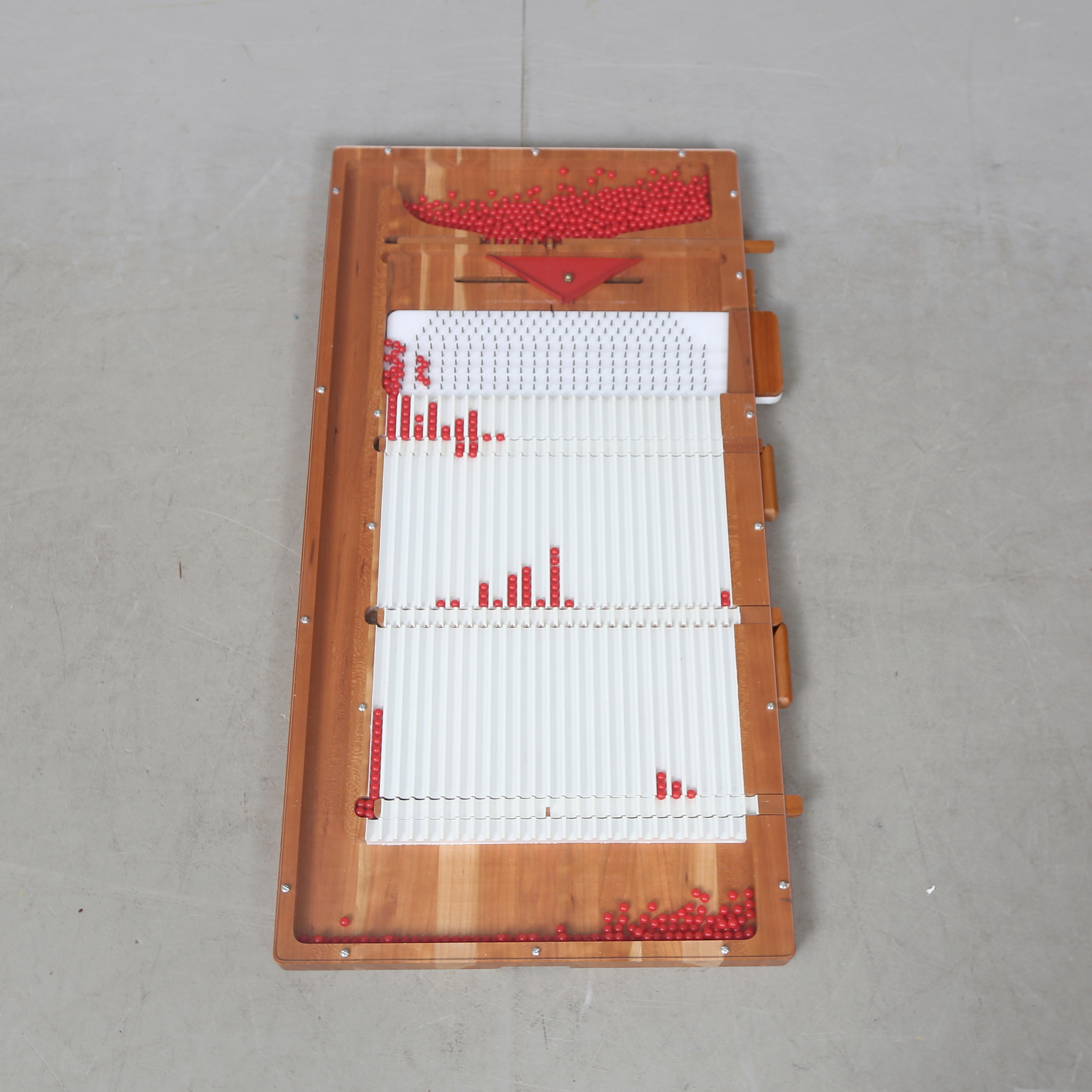 GALTON BOARD. Miscellaneous - Technica & Nautica - Auctionet