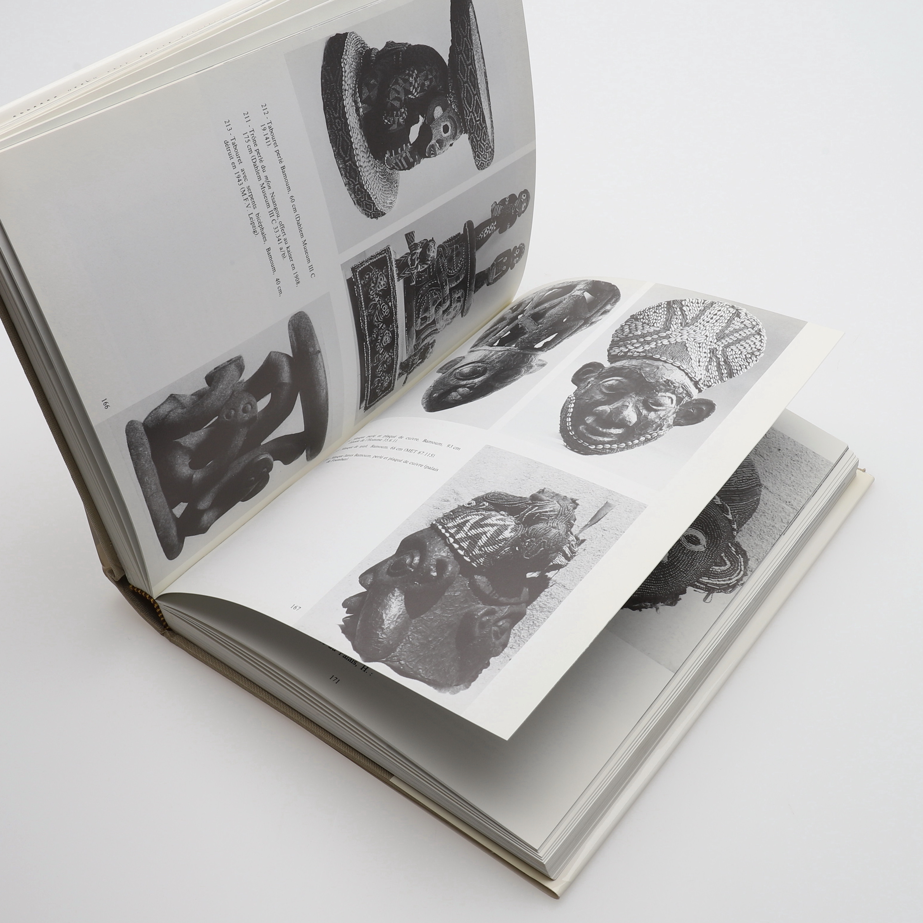 Images for 2298687. "ARTS ANCIENS DU CAMEROUN", 1 Vol. Pierre Carter ...