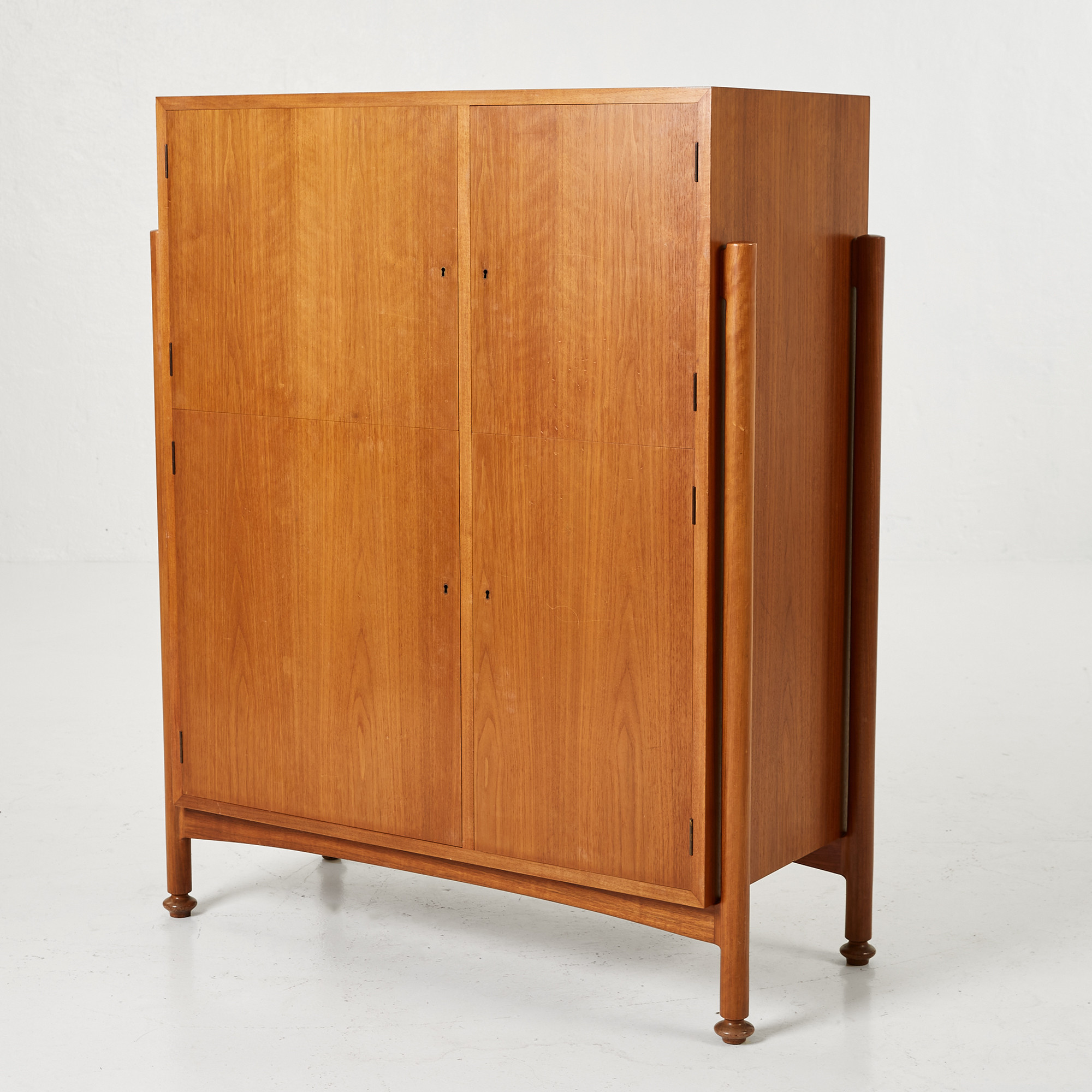 Bilder zu 2301019. HERBERT VERMUM, Schrank, Gegenarbeit 1968, Nussbaum ...