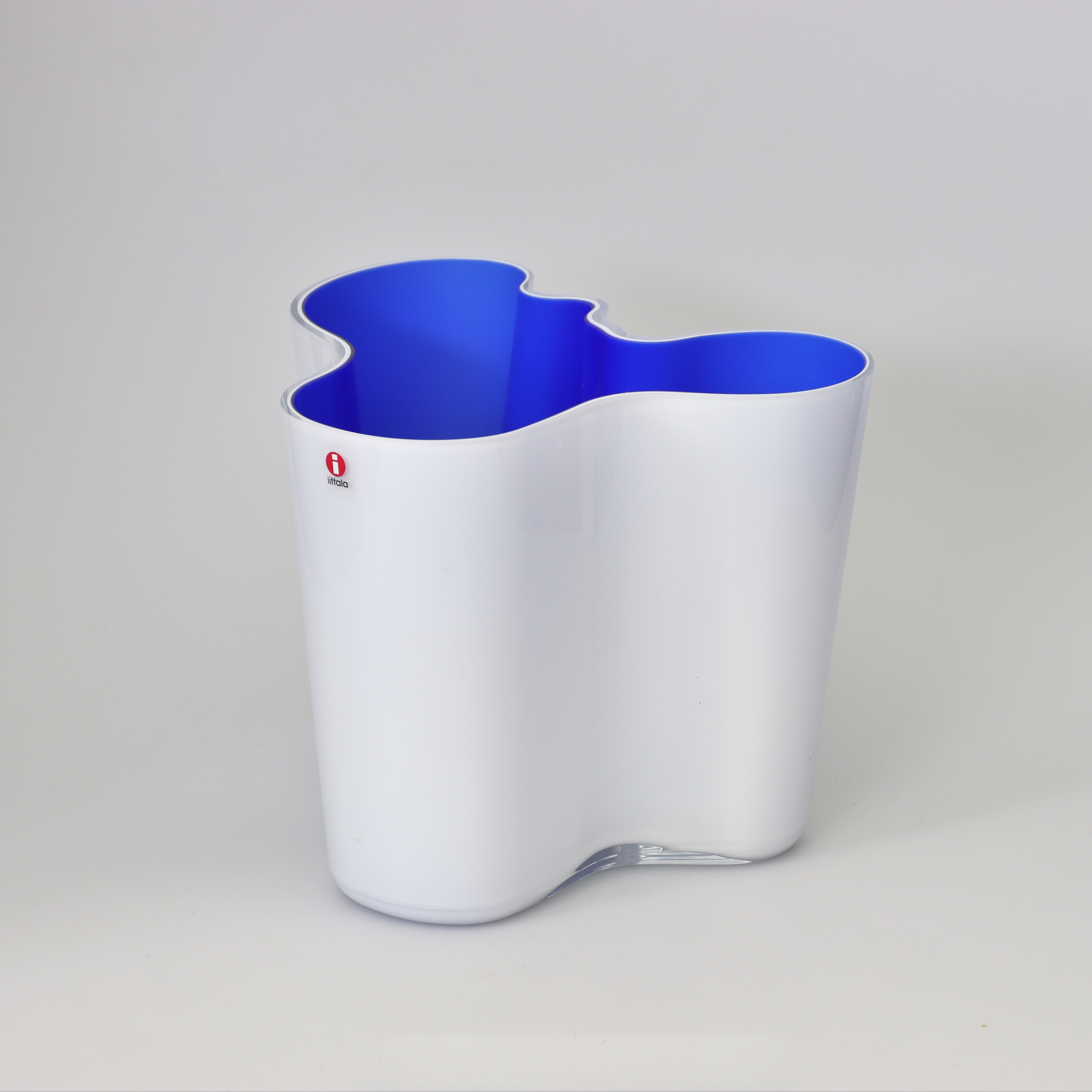 Images for 2310488. ALVAR AALTO. 1898-1976, Vase, "Savoy". - Auctionet